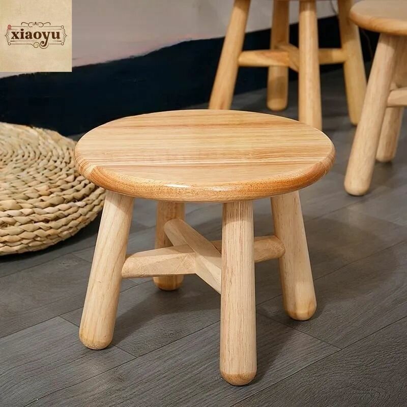 Бытовой стул из цельного дерева