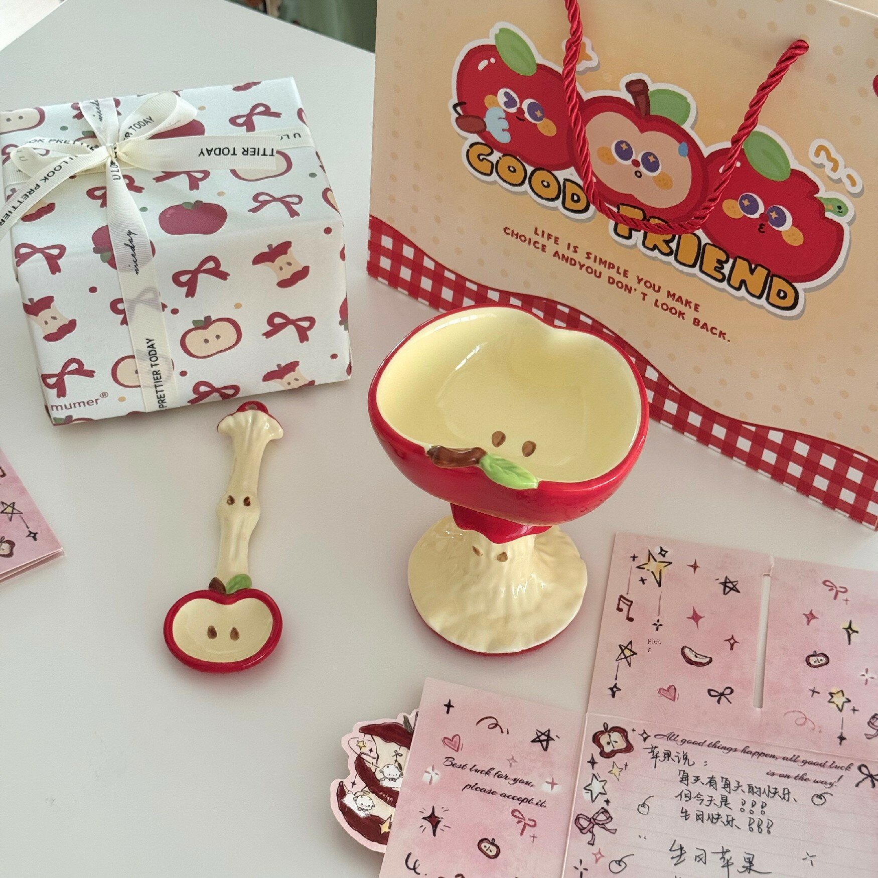 Милая керамическая кружка-бокал в форме яблока, креативная, нишевая, с подглазурной росписью, для десертов, мороженого,