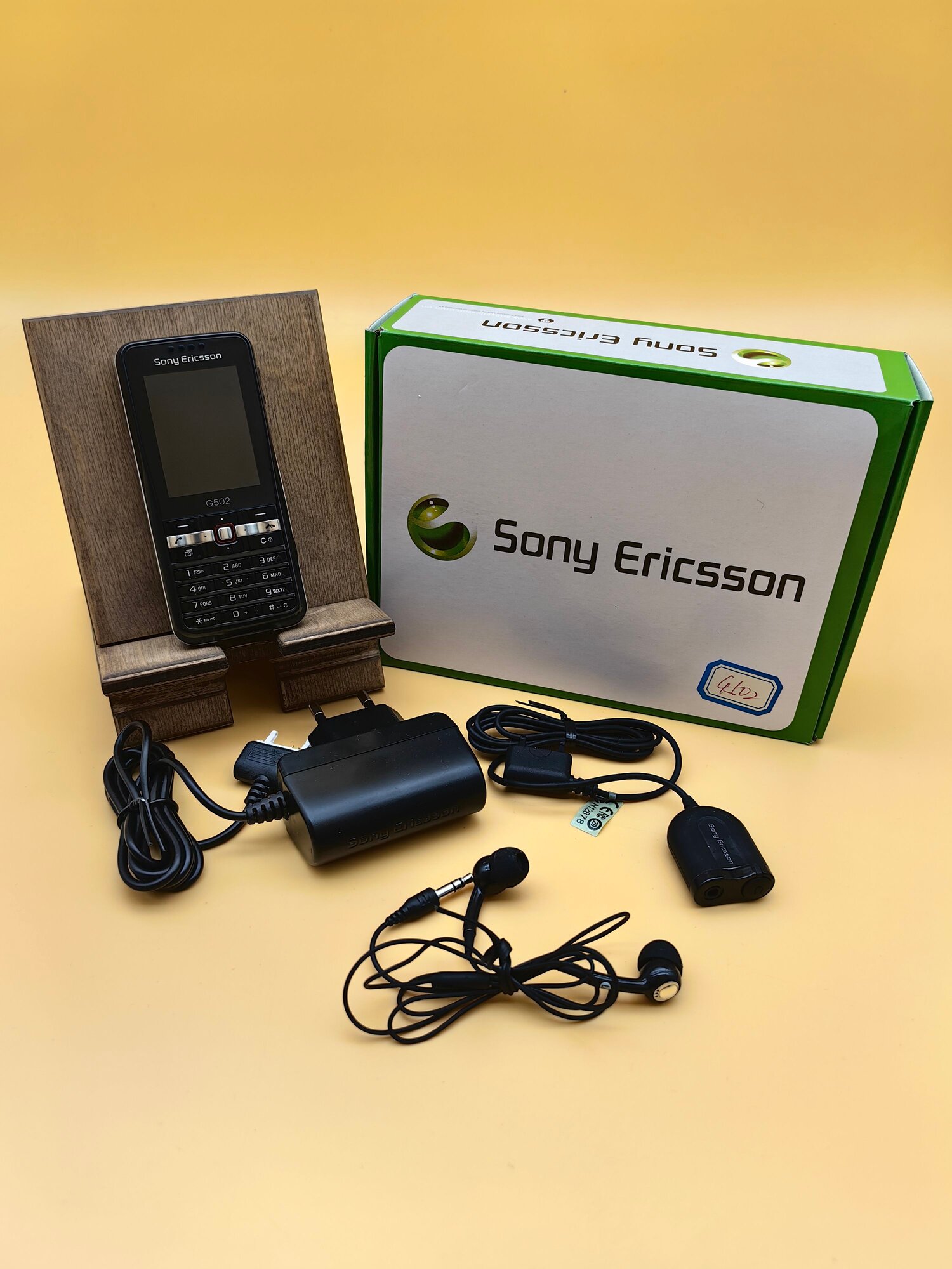 Мобильный раритетный кнопочный телефон Sony Ericsson G502, Черный