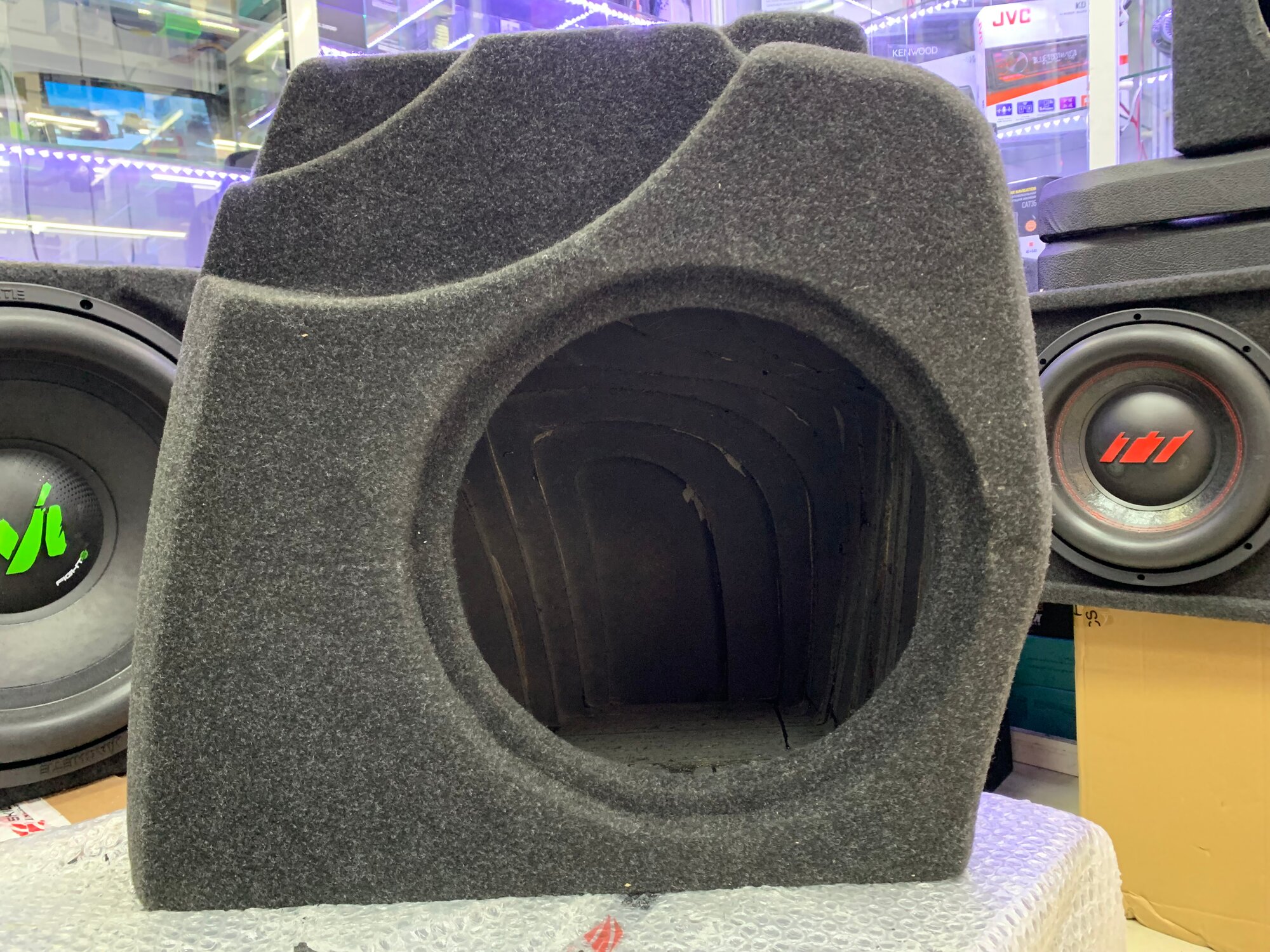 Название товара: Короб Kia Rio 4 Стэлс, для седана 2017+, в крыло, 12-дюймовый