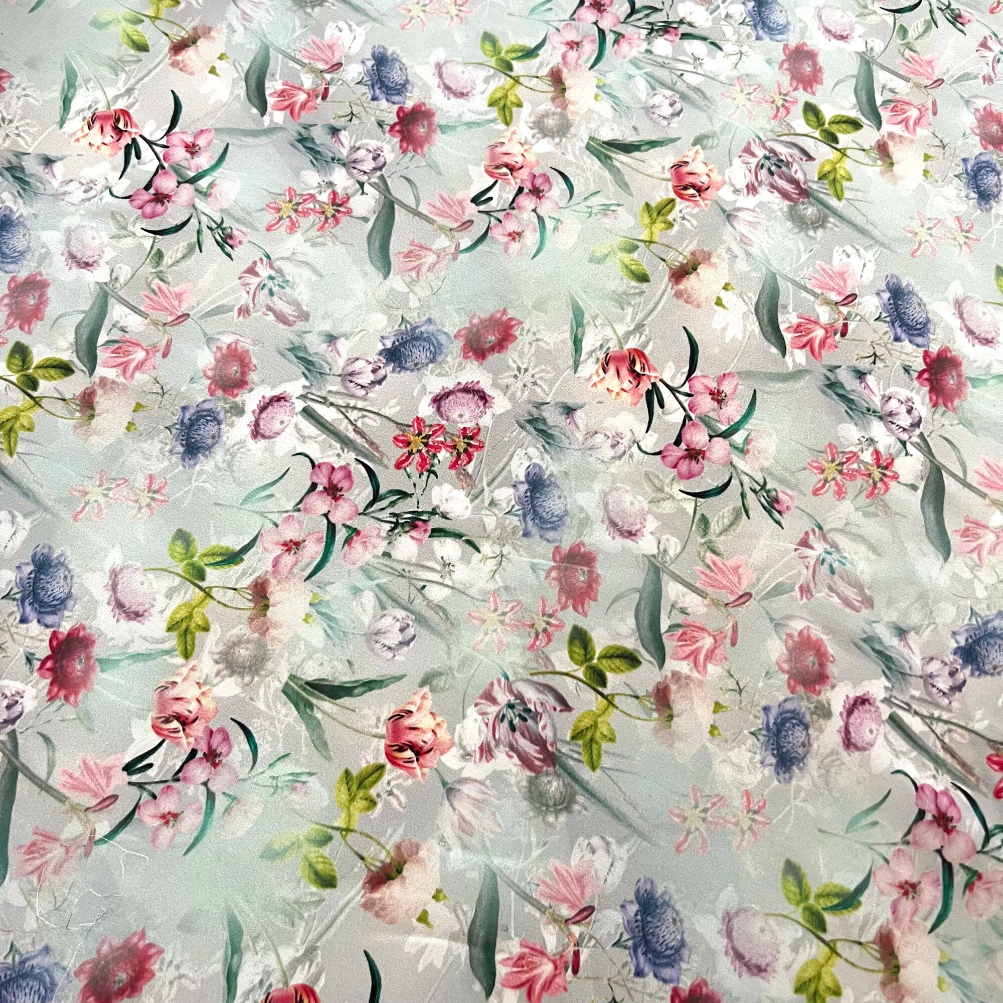 Креповой шелковый материал 100% шелк шелковицы светло-зеленый с цветочным принтом 16 мамме