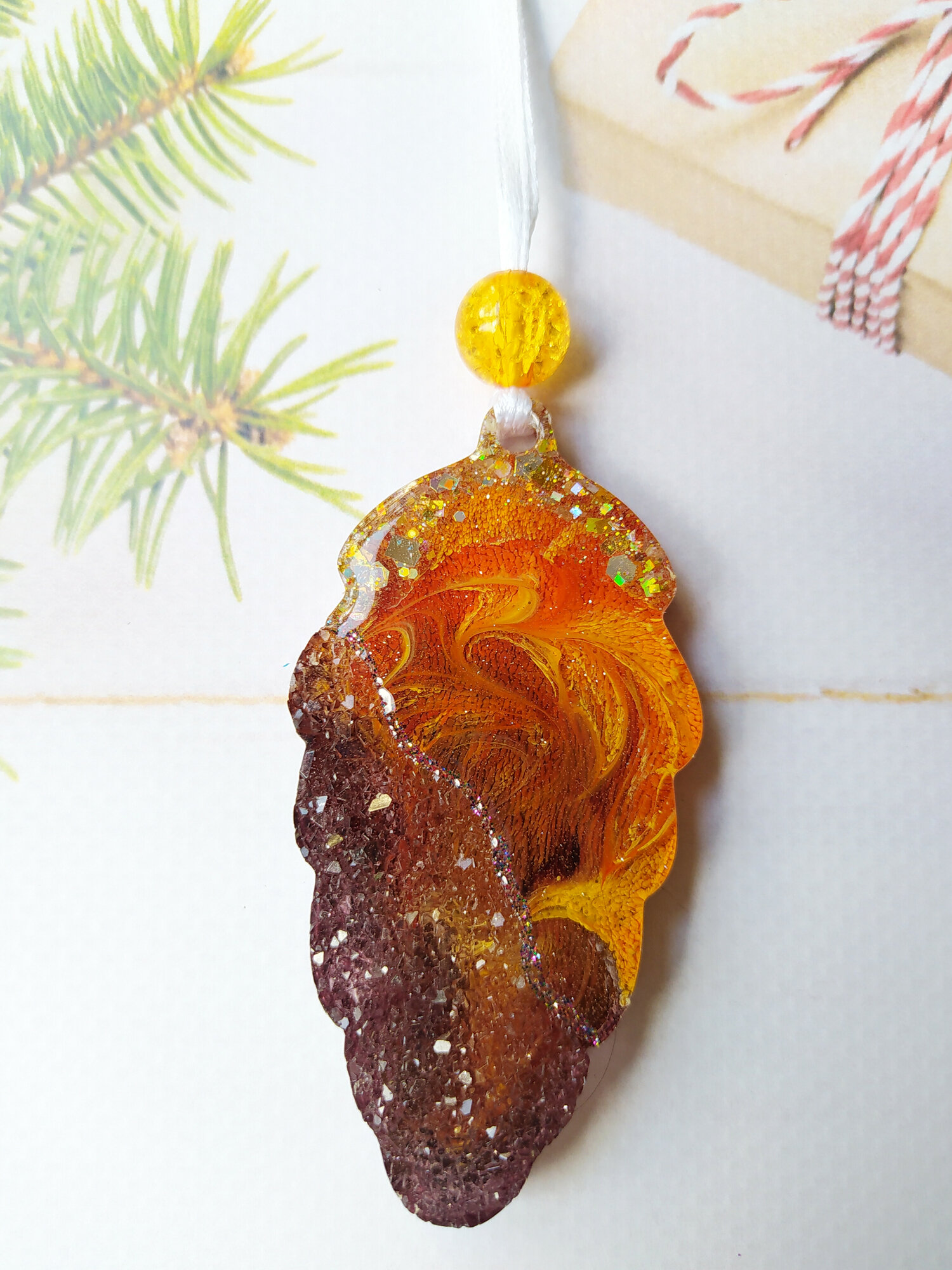 Новогодняя игрушка Artmagic_mazur "Шишка" , ручная работа, эпоксидная смола