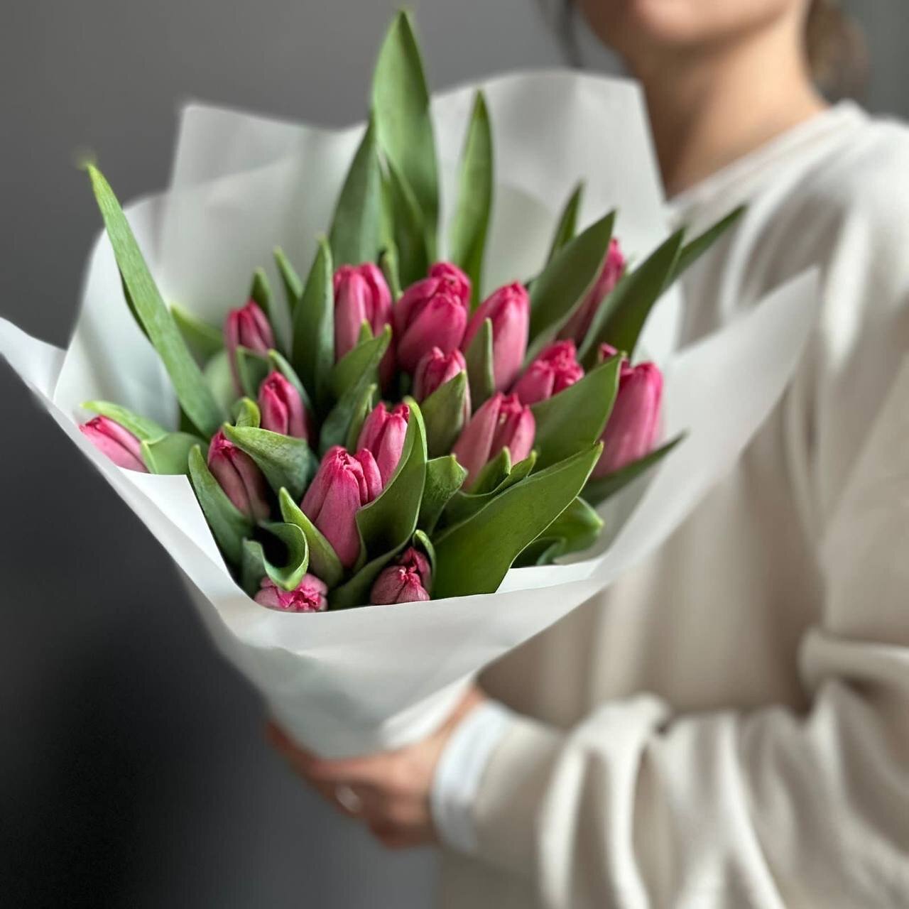 Моно букет из тюльпанов 15 шт розовые в упаковке на 8 марта цветы