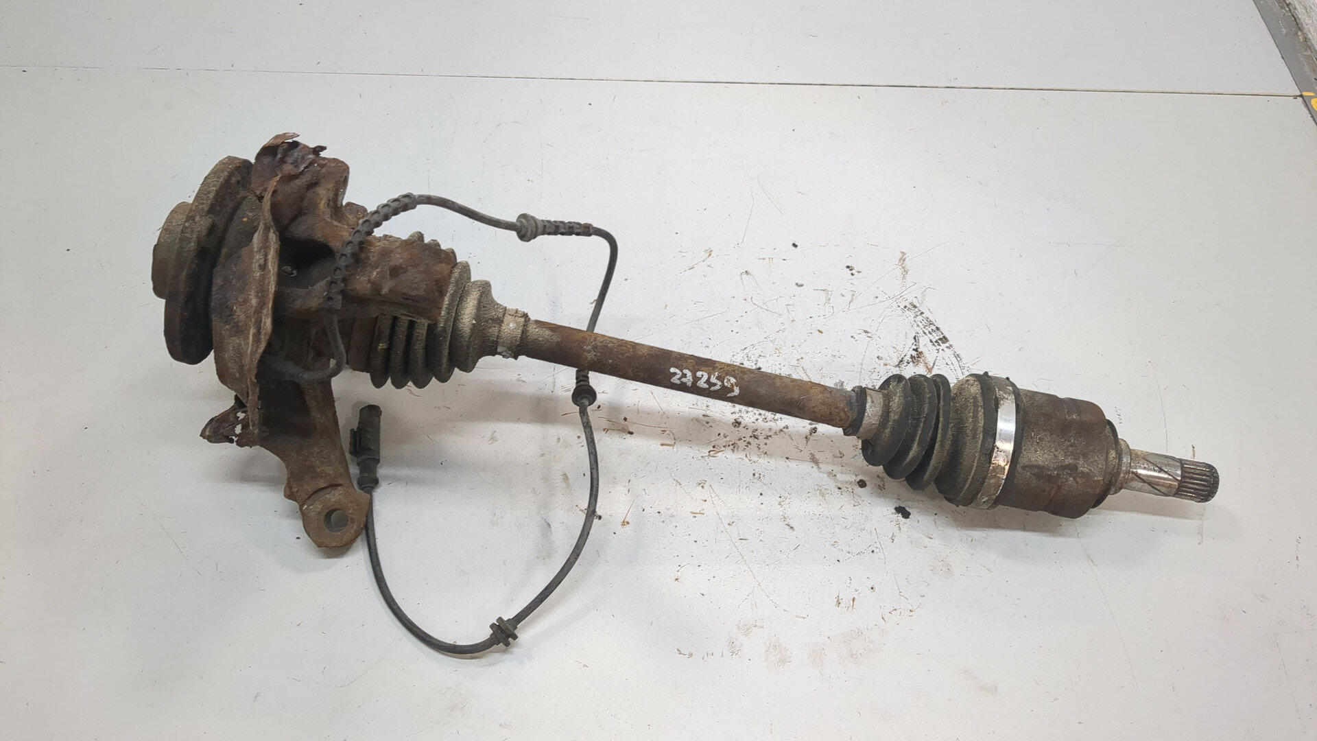 Ступица (кулак, цапфа) левая передняя Opel Corsa D Б/У