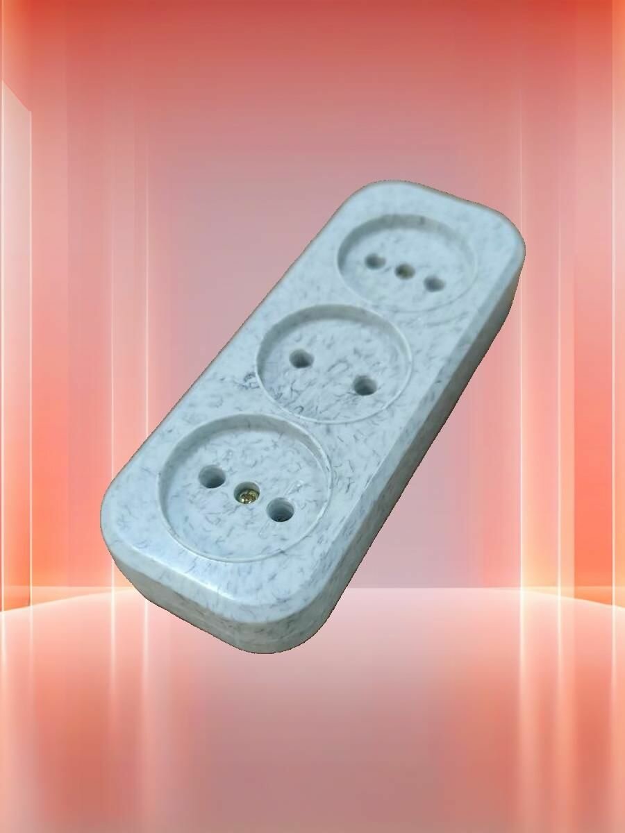 Розетка, тройник