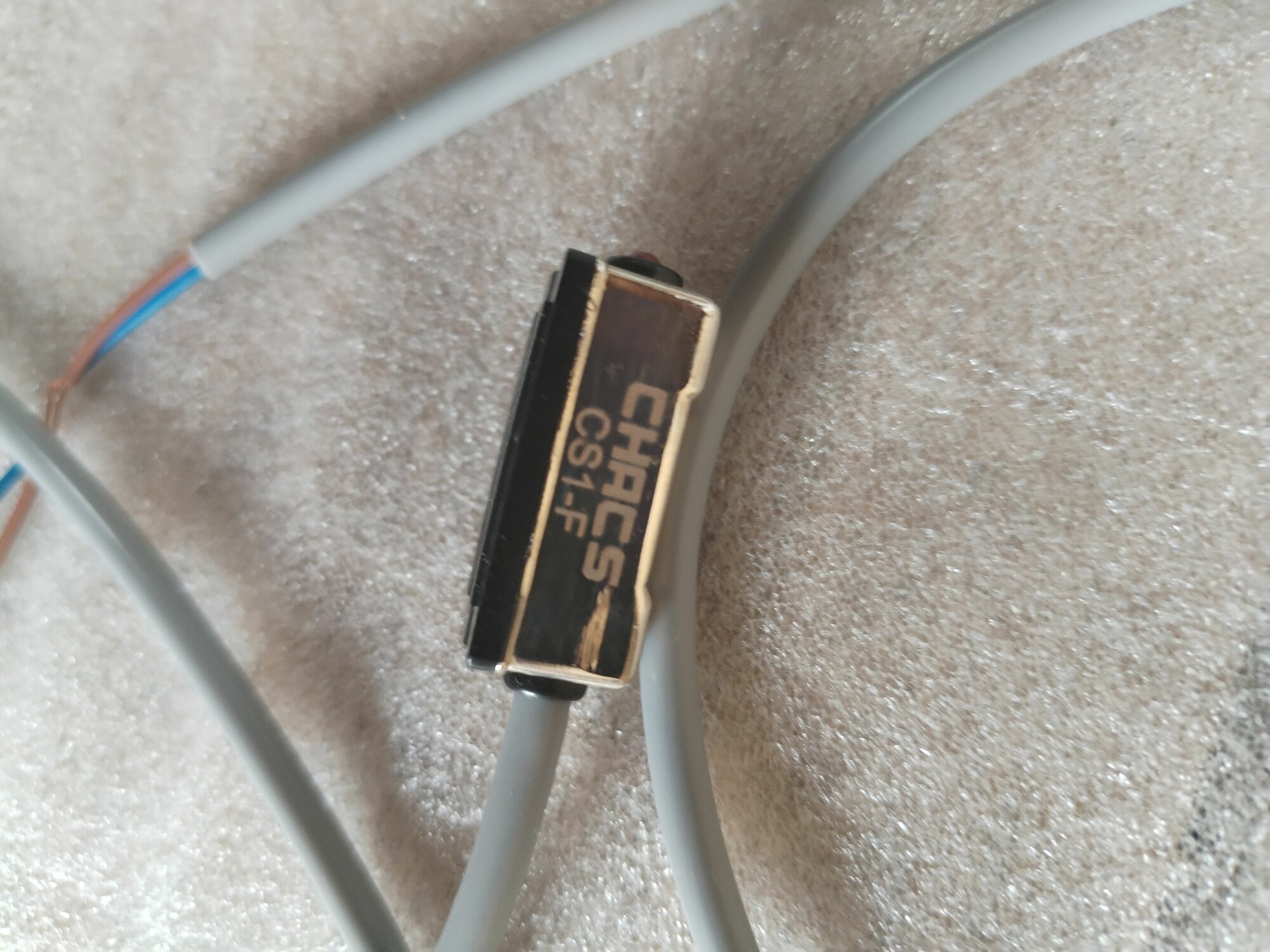 Датчик герконовый CS1-F