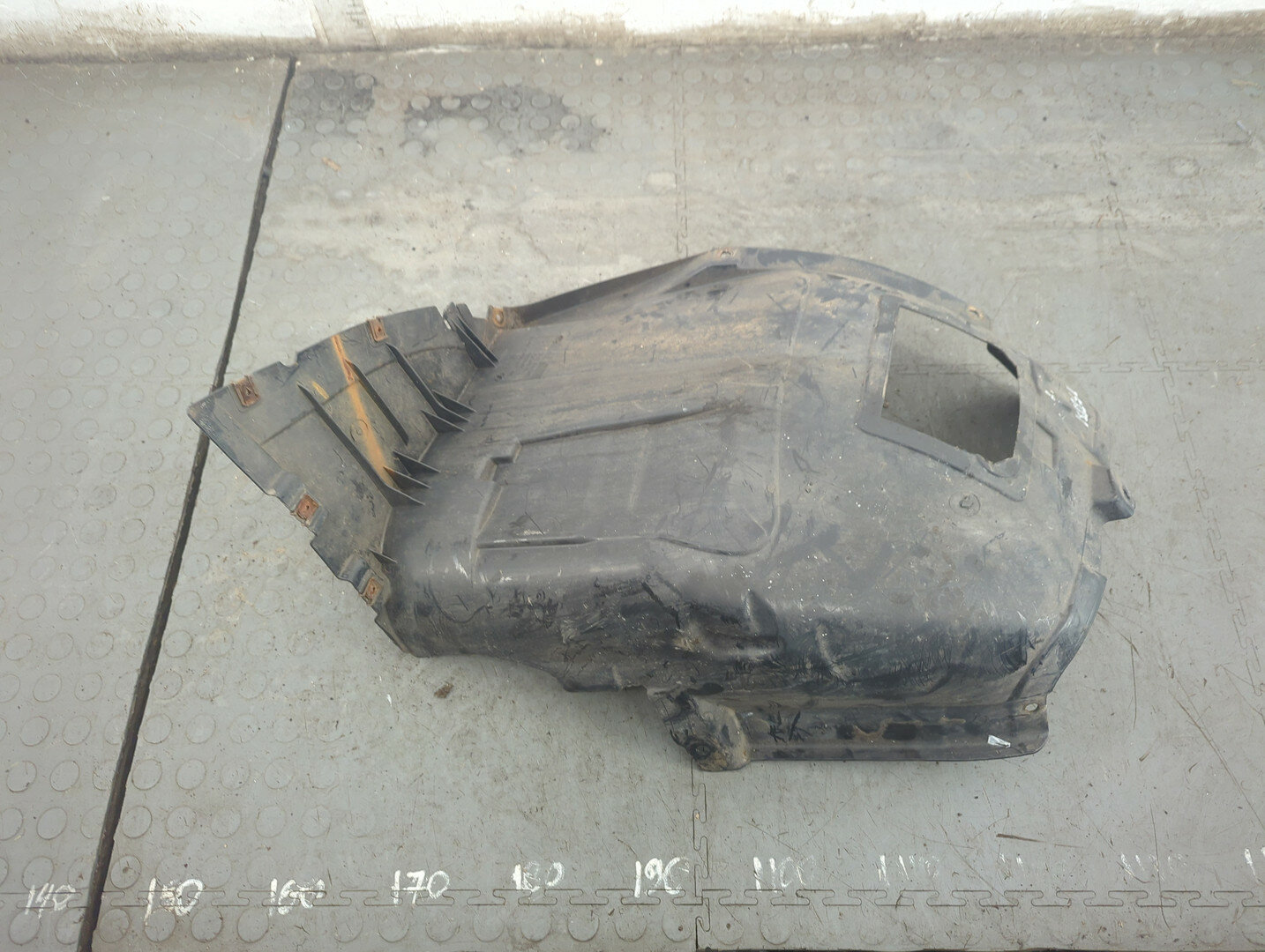 Защита арок (подкрылок) правая передняя BMW 3 E90, E91, E92, E93 Б/У