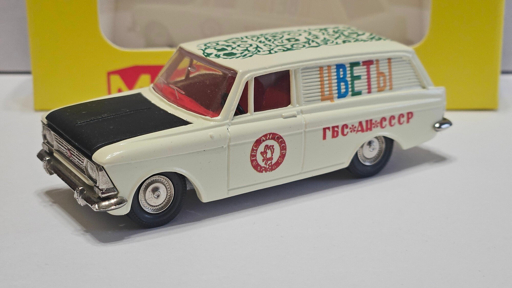 Масштабная модель Москвич 434 А6 Цветы Тантал/1:43/ цвет белый капот чёрный