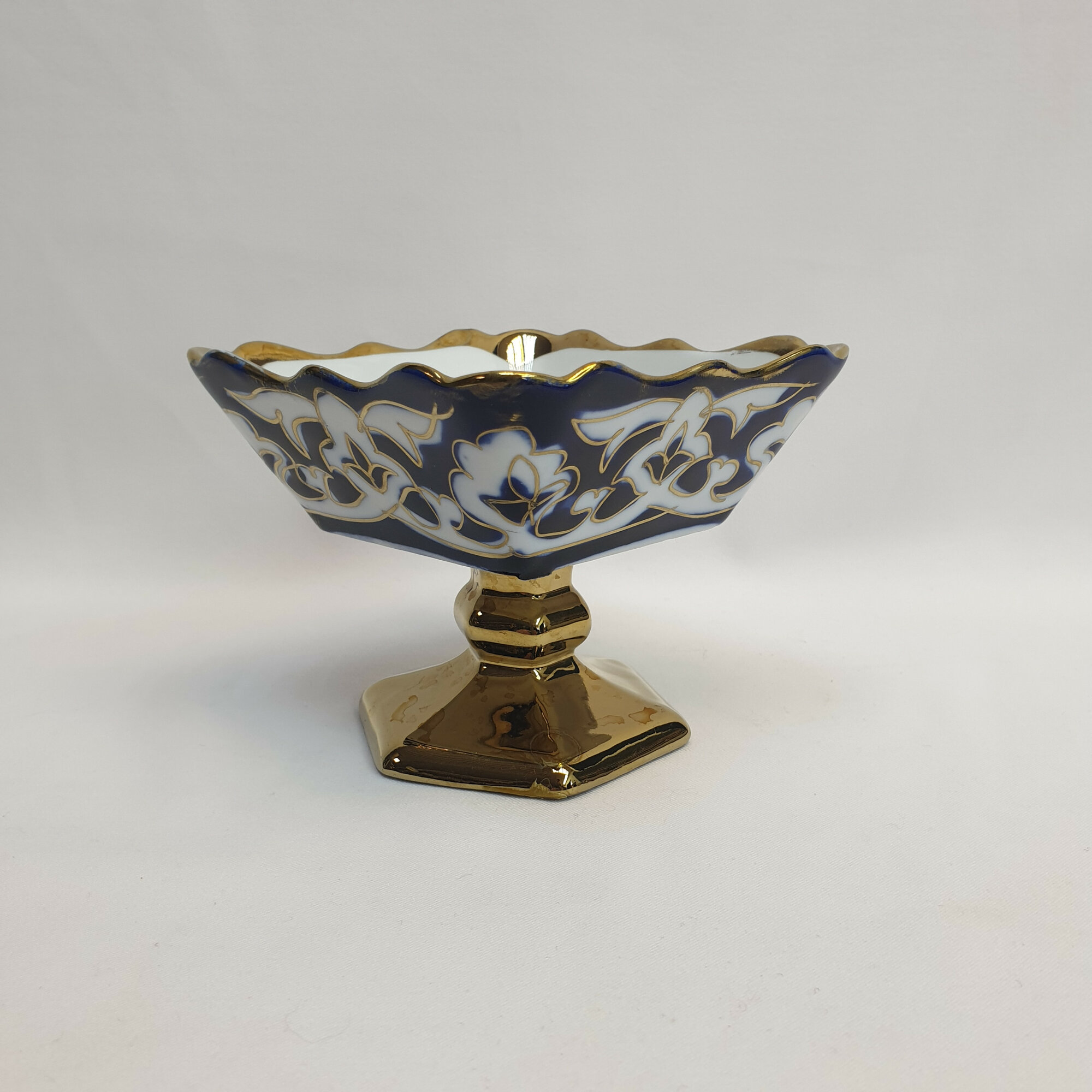 Винтажная ваза - конфетница на ножке, фарфор, кобальтовое крытье, позолота, 250 мл, СССР.