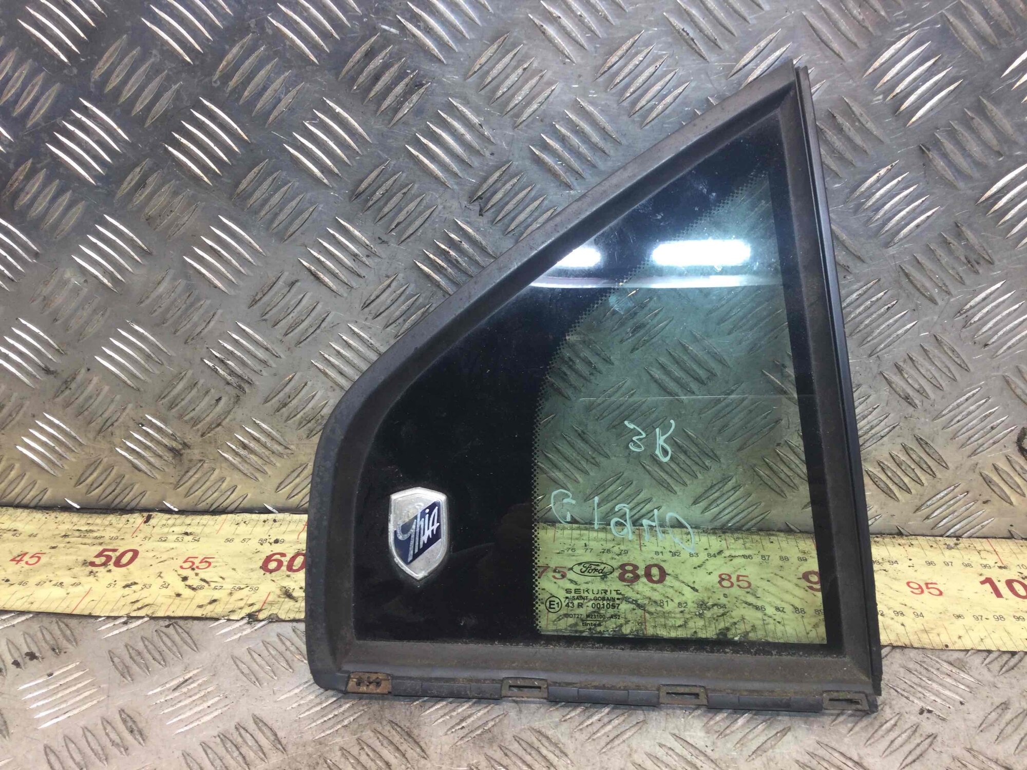 Б/У Стекло двери задней правой Ford Mondeo 3 поколение (2000-2003) 2003 г.