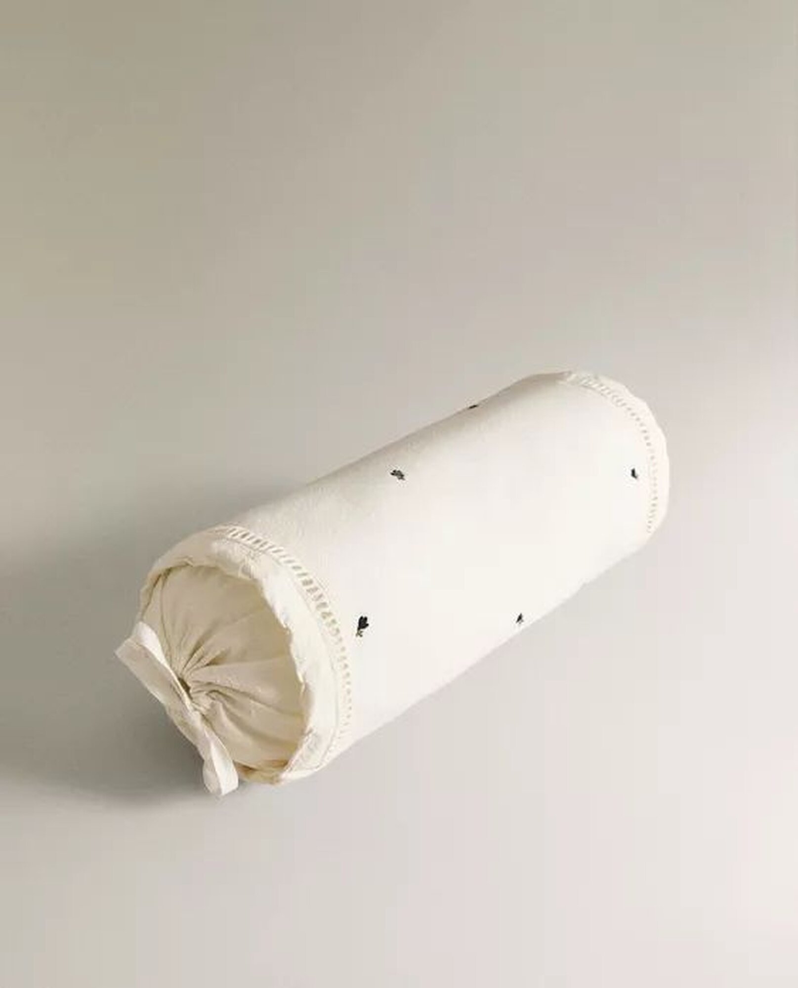 Детская подушка-валик ZARA HOME 6614/009/251 - с цветочной вышивкой, 35 см, цвет кремово-белый