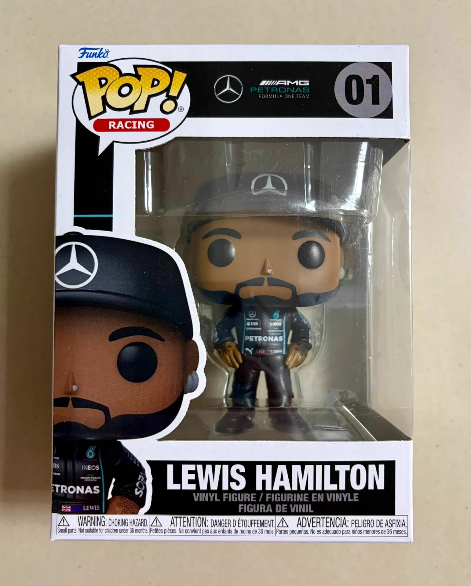 Виниловая фигурка Льюис Хэмилтон №01 из серии Mercedes AMG Petronas в кепке