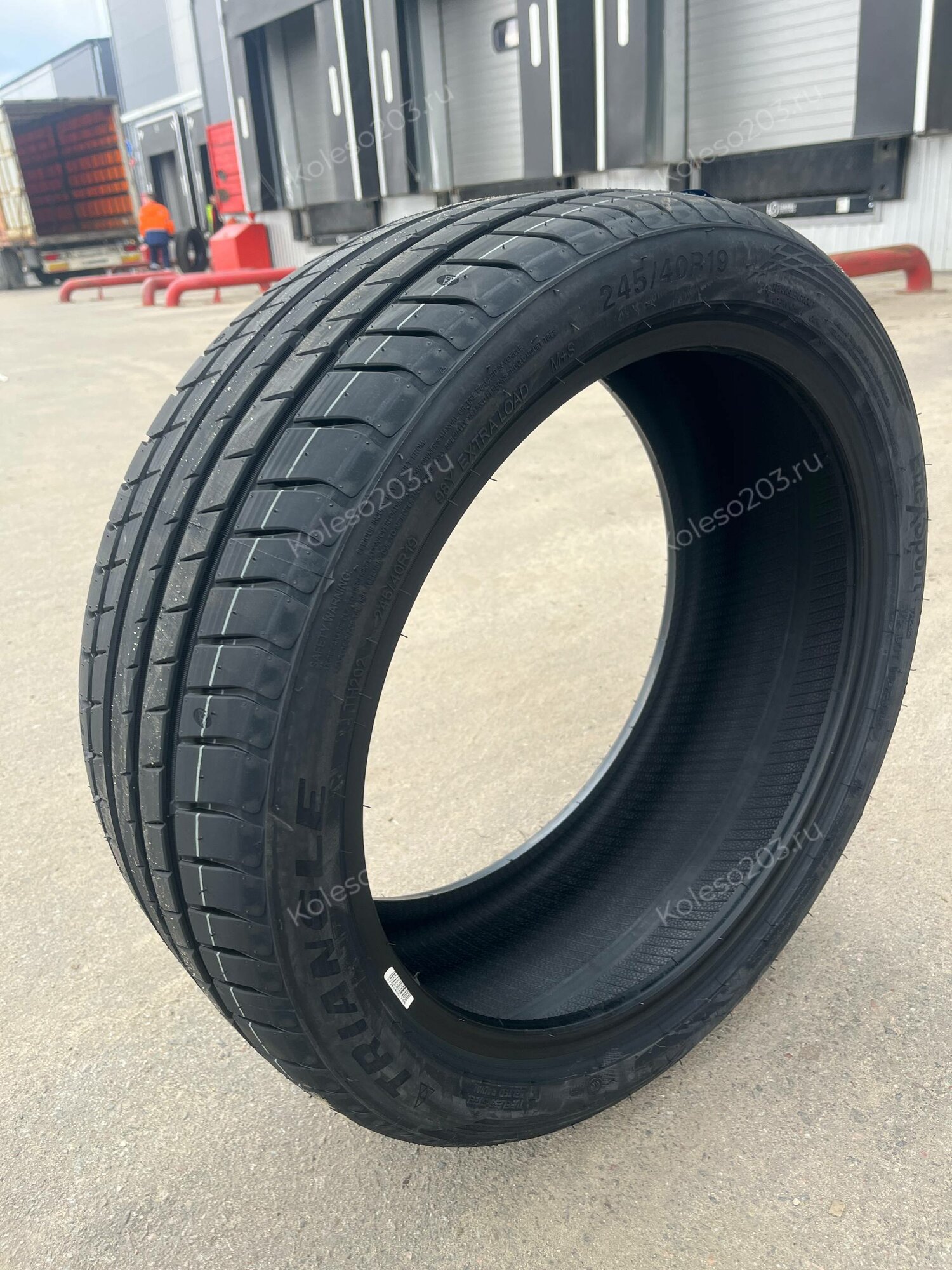 Шина Triangle EffeXSport TH202, летняя, 245/40, R19, TL, 98Y, высота профиля 40 1 шт.