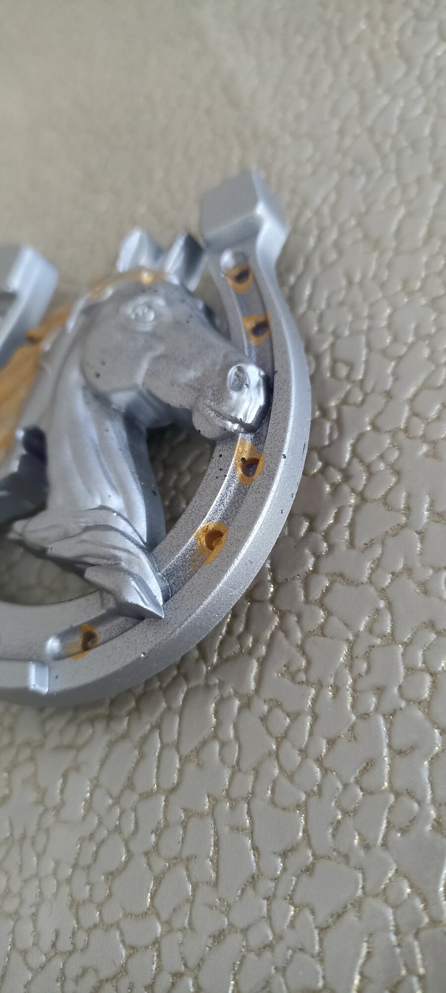 Стильный 3D-Авторский магнит "Счастливая лошадь в подкове"