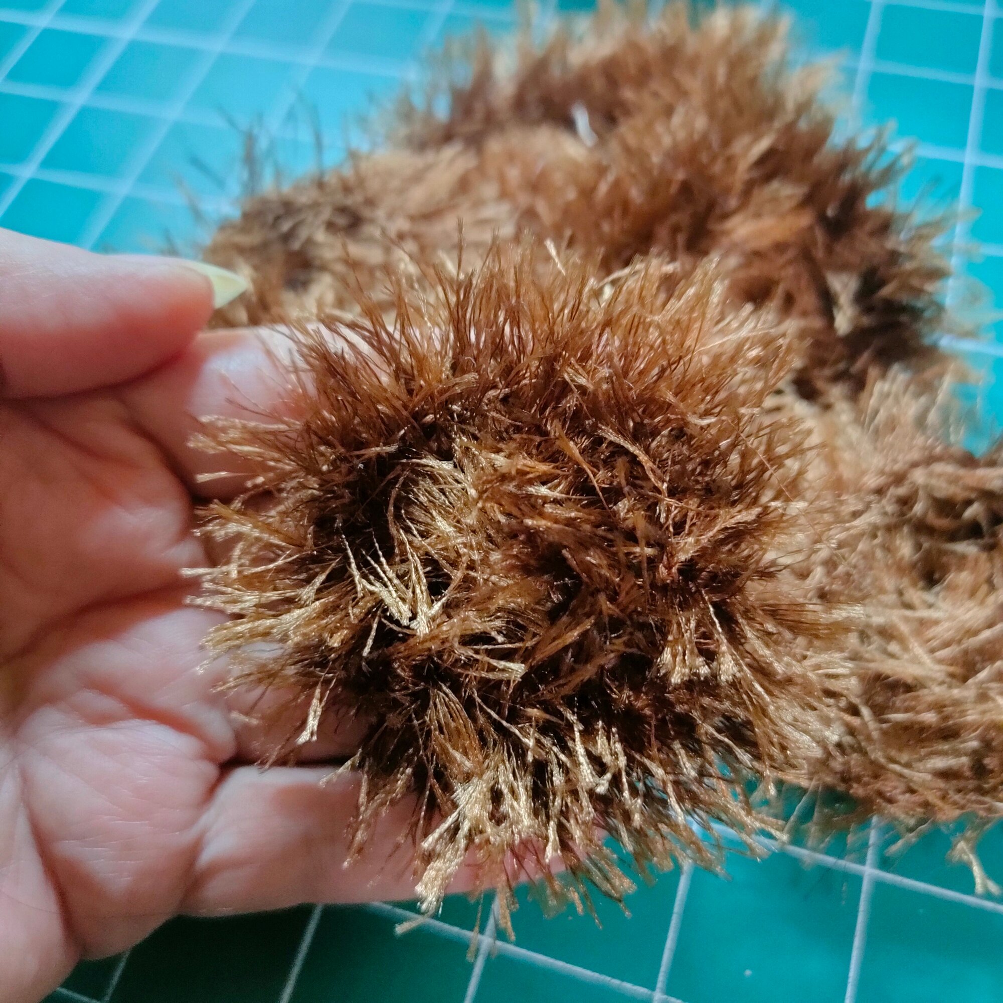 Резинки для волос коричневые "колючки", вязаные - ручная работа, повседневные 5 шт