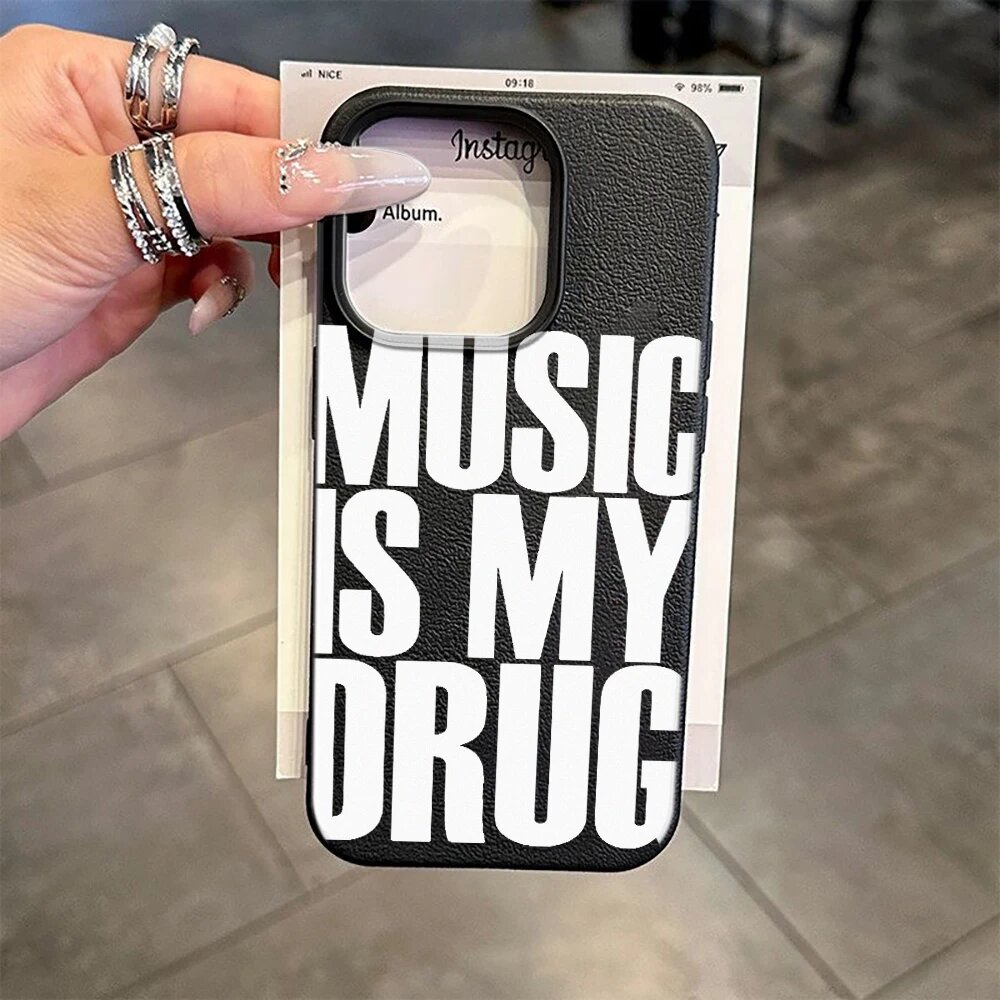 Чехол для iPhone 13, черный, "Music is my drug"