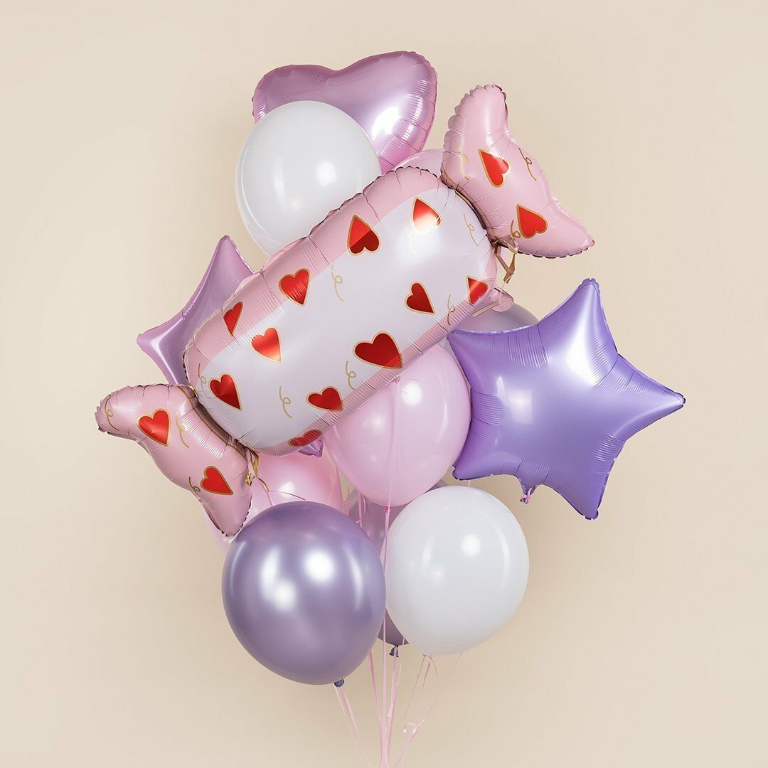 Связка шариков с большой конфетой с сердечками