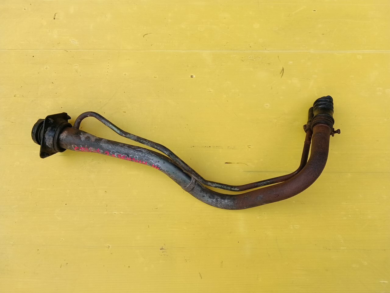 Honda CR-V 1 Горловина топливного бака