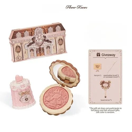 Подарочный набор косметики Flower Knows The Sweetie Bear Collection включает тени для век или консилер + румяна + помаду