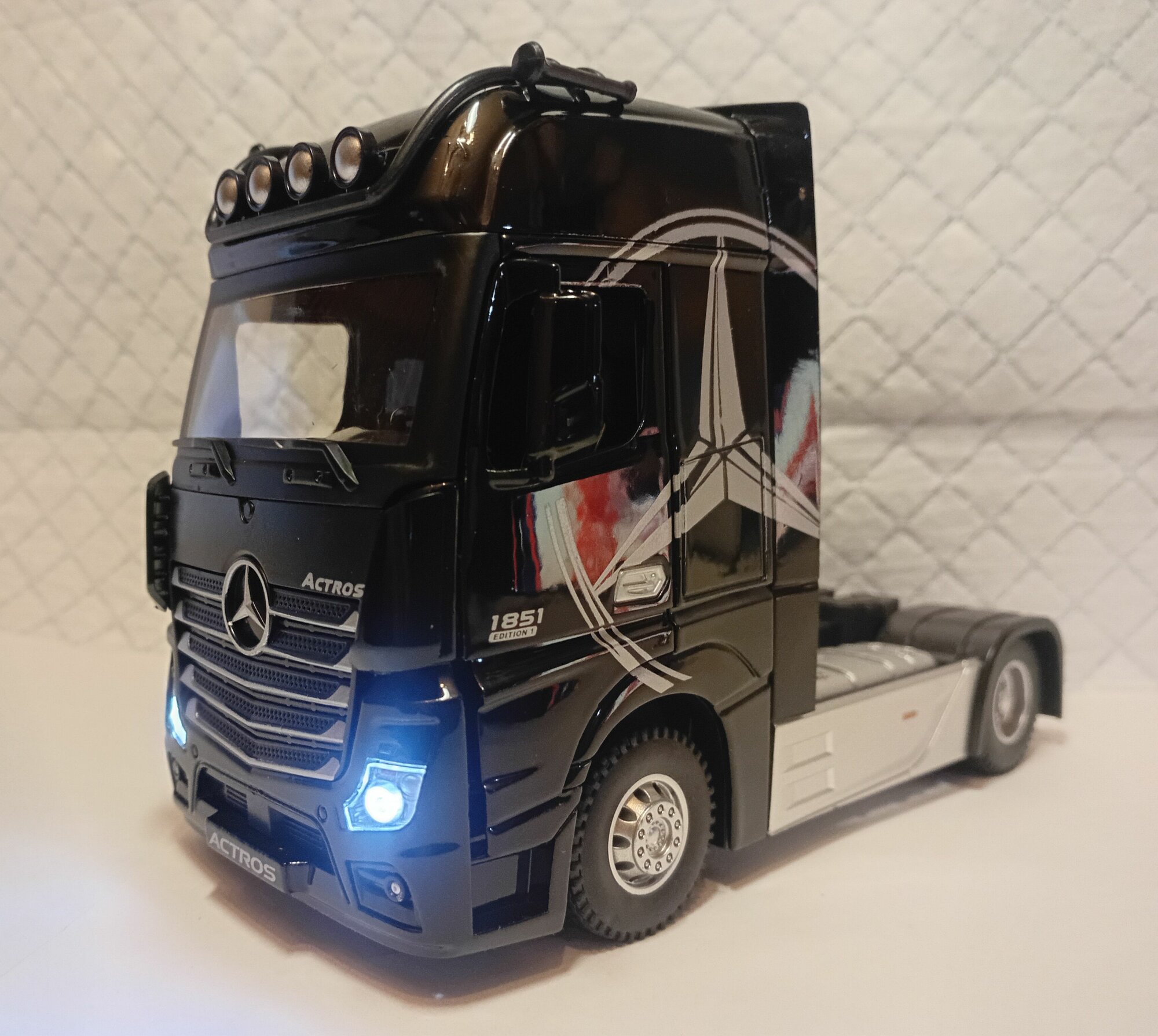 Коллекционная Модель грузовика/тягач/Мерседес Актрос. Большой 1:24 ( 24 см. )