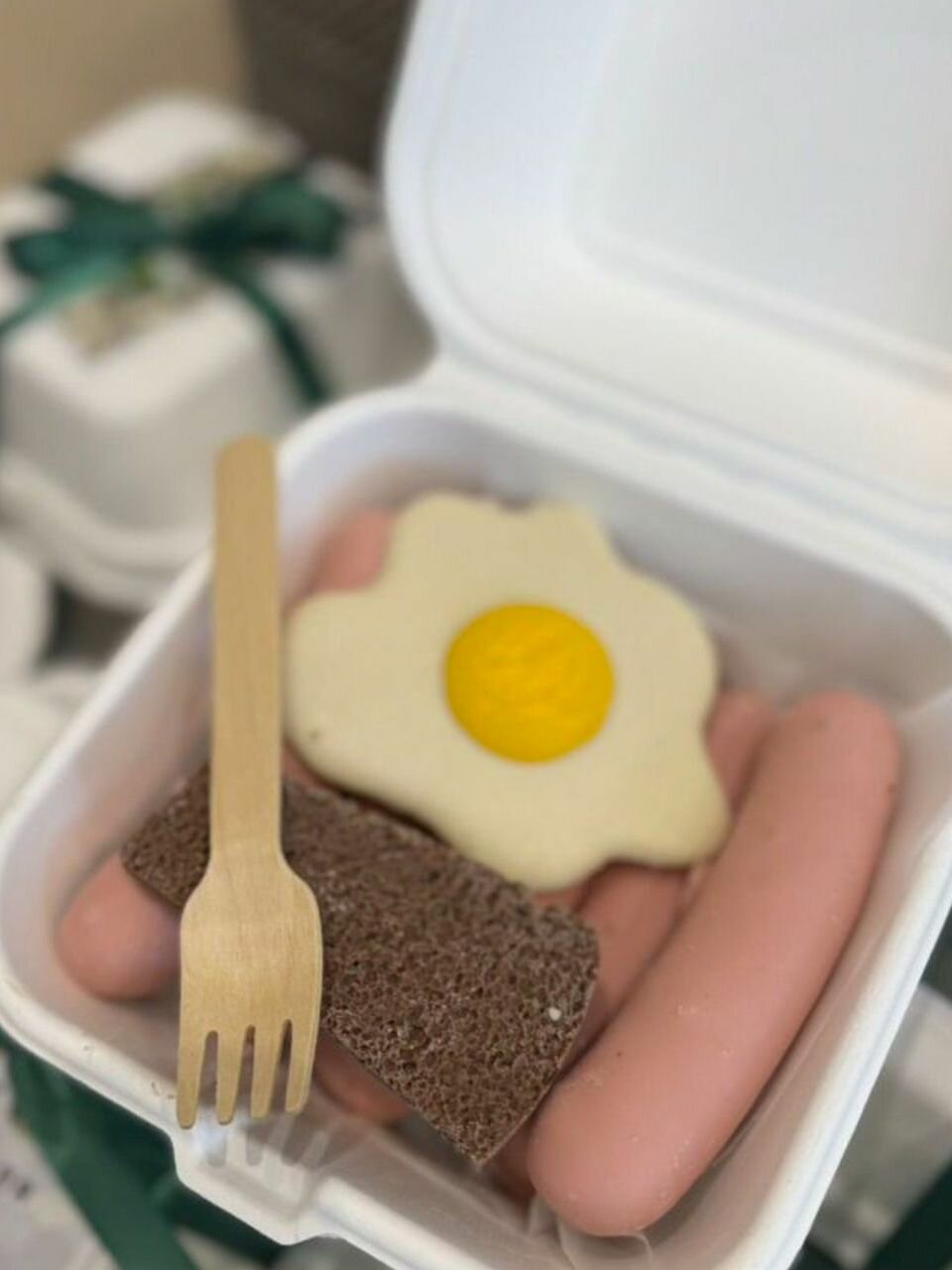 Набор Сосиски шоколадные, с яичницей, подарочный, 7 шт, 65% какао