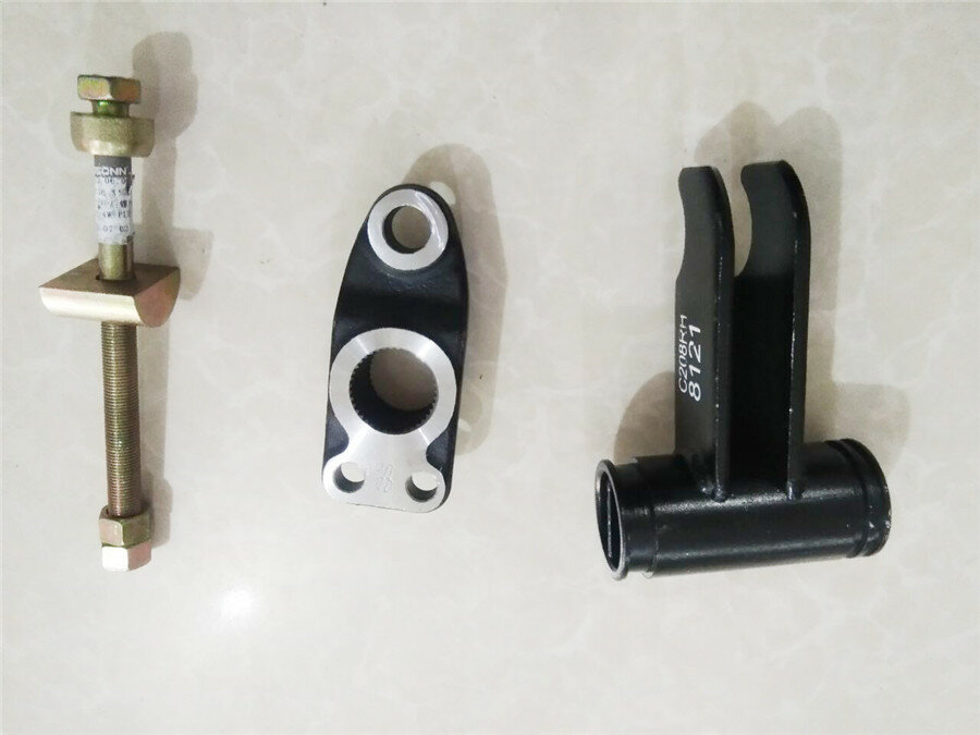 Комплект кронштейна анкерной тяги стабилизатора правого для Nissan Xterra Frontier V6 2001-2004