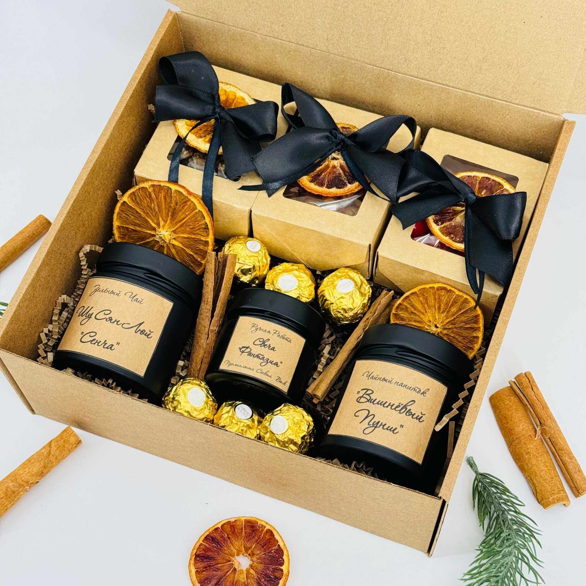 Подарочный набор чая с конфетами Ферреро роше, орехами и свечой в банке ручной работы. Подарок на новый год