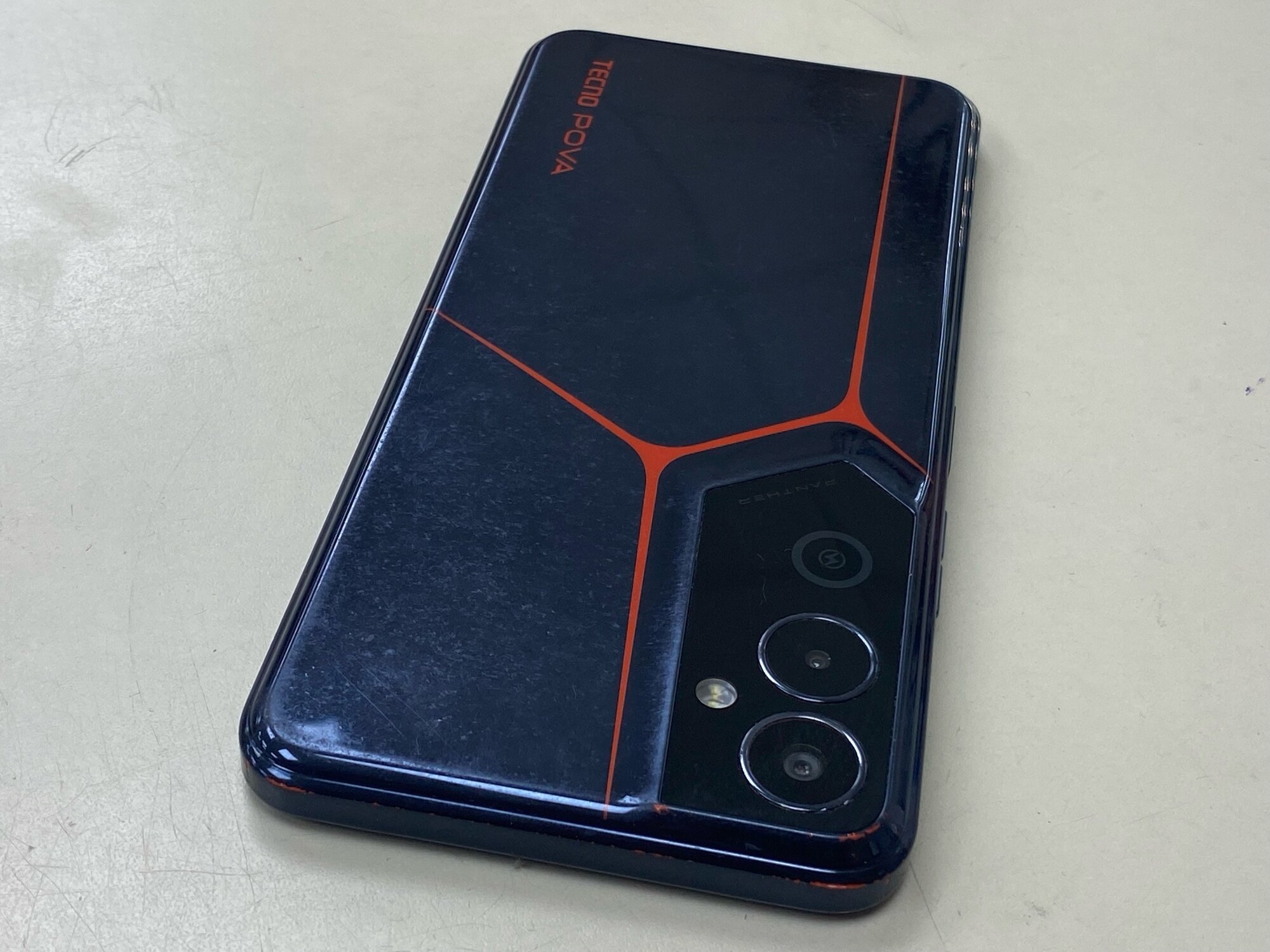 Смартфон TECNO POVA Neo 2 4/64 ГБ Global для РФ, Dual nano SIM, оранжевая магма, (Б/У), уценка