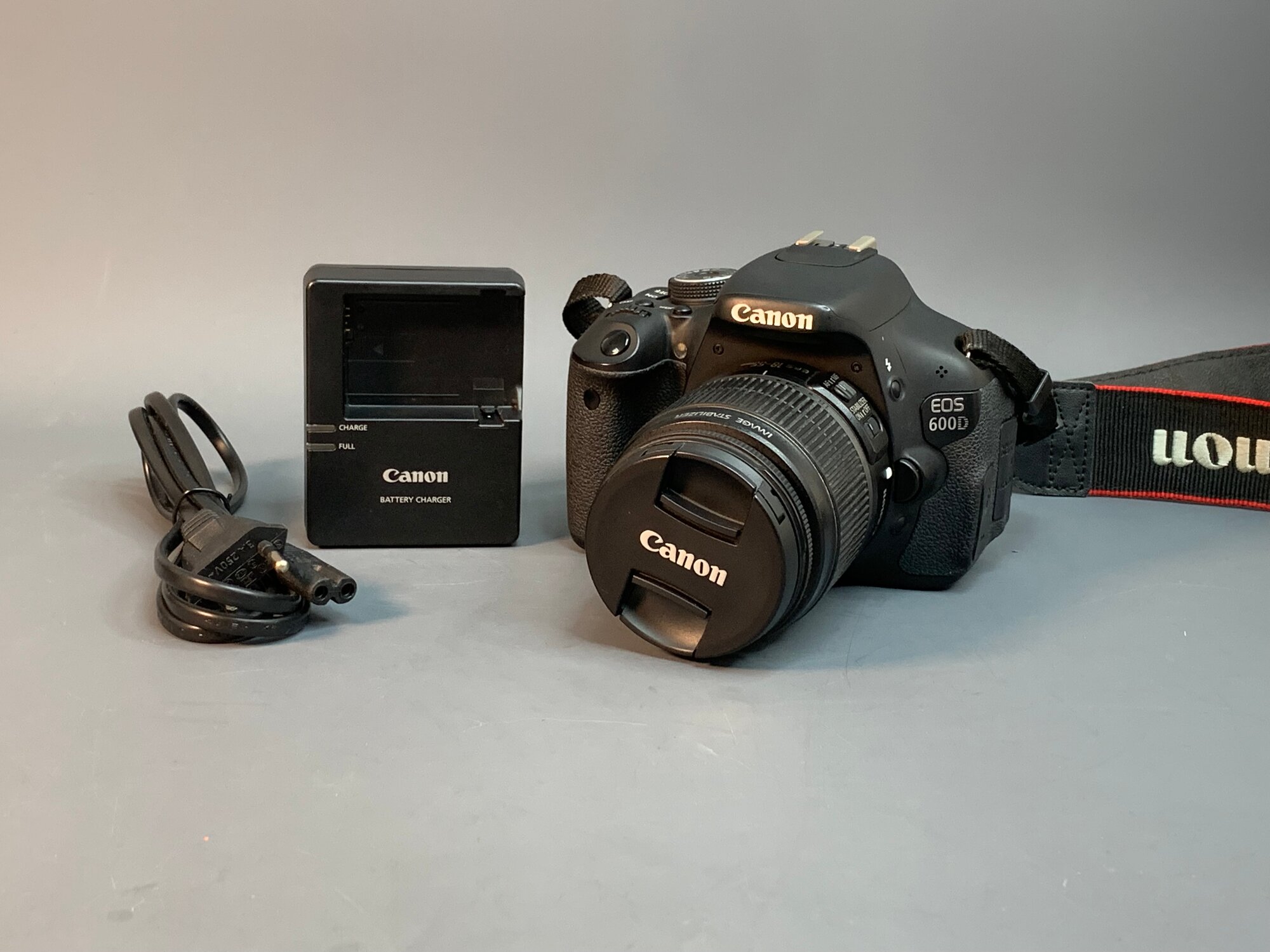 Canon 600D Kit 18-55mm 3.5-5.6 IS 12.000 кадров