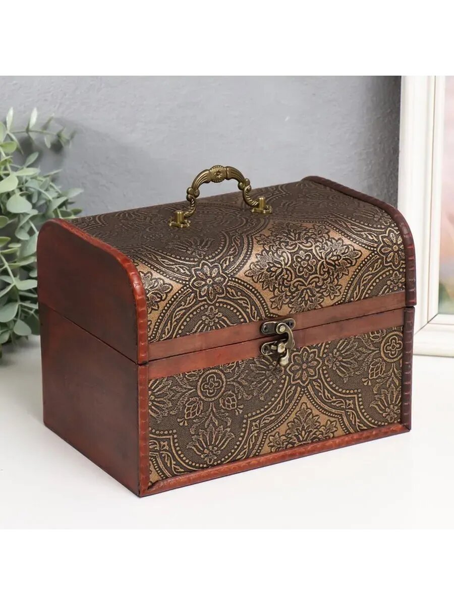 Элегантные деревянные сундуки с золотым орнаментом