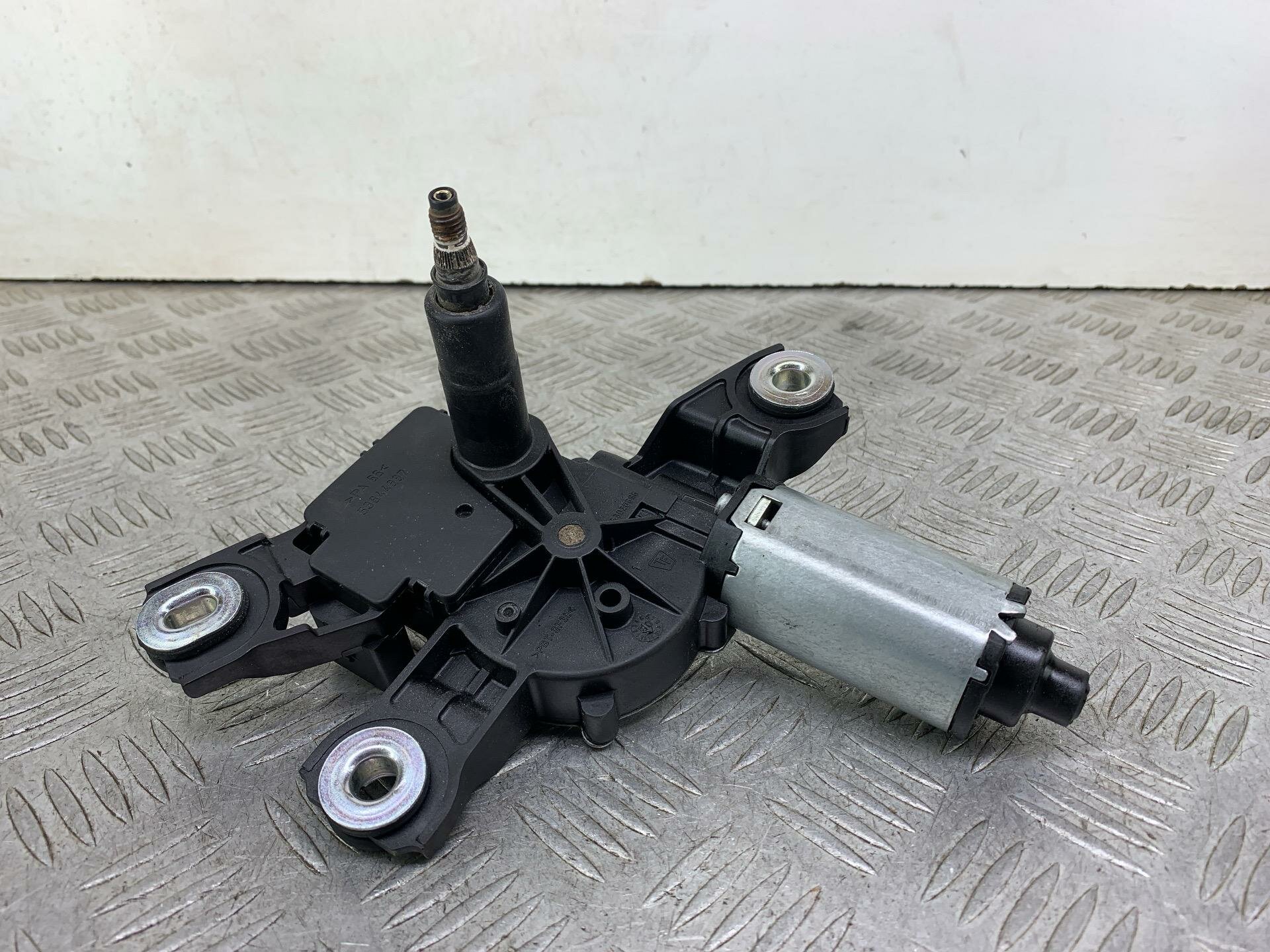 Моторчик заднего стеклоочистителя (дворника) Volkswagen Passat B6 2009