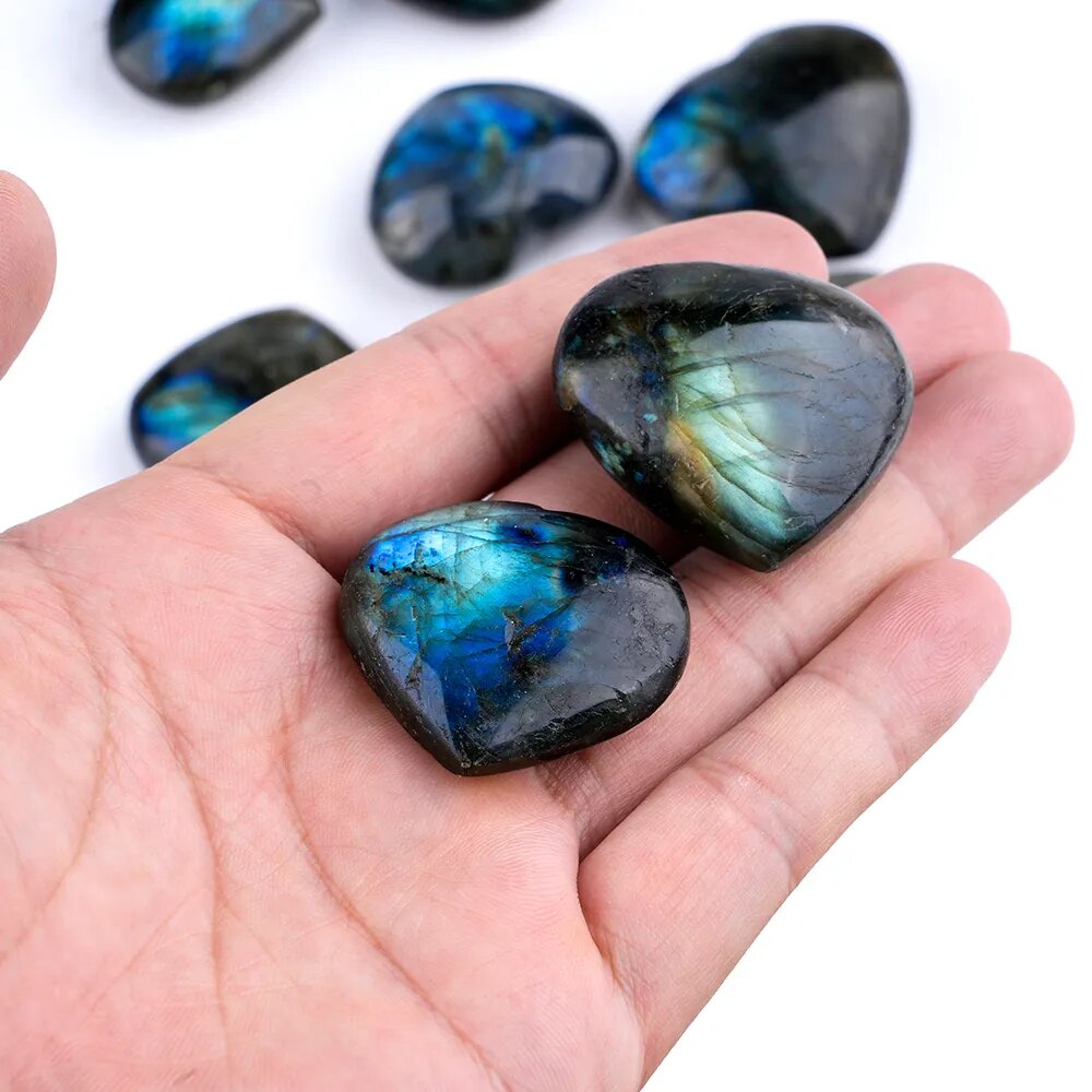 Натуральный Лабрадор в форме сердца из пальмового камня