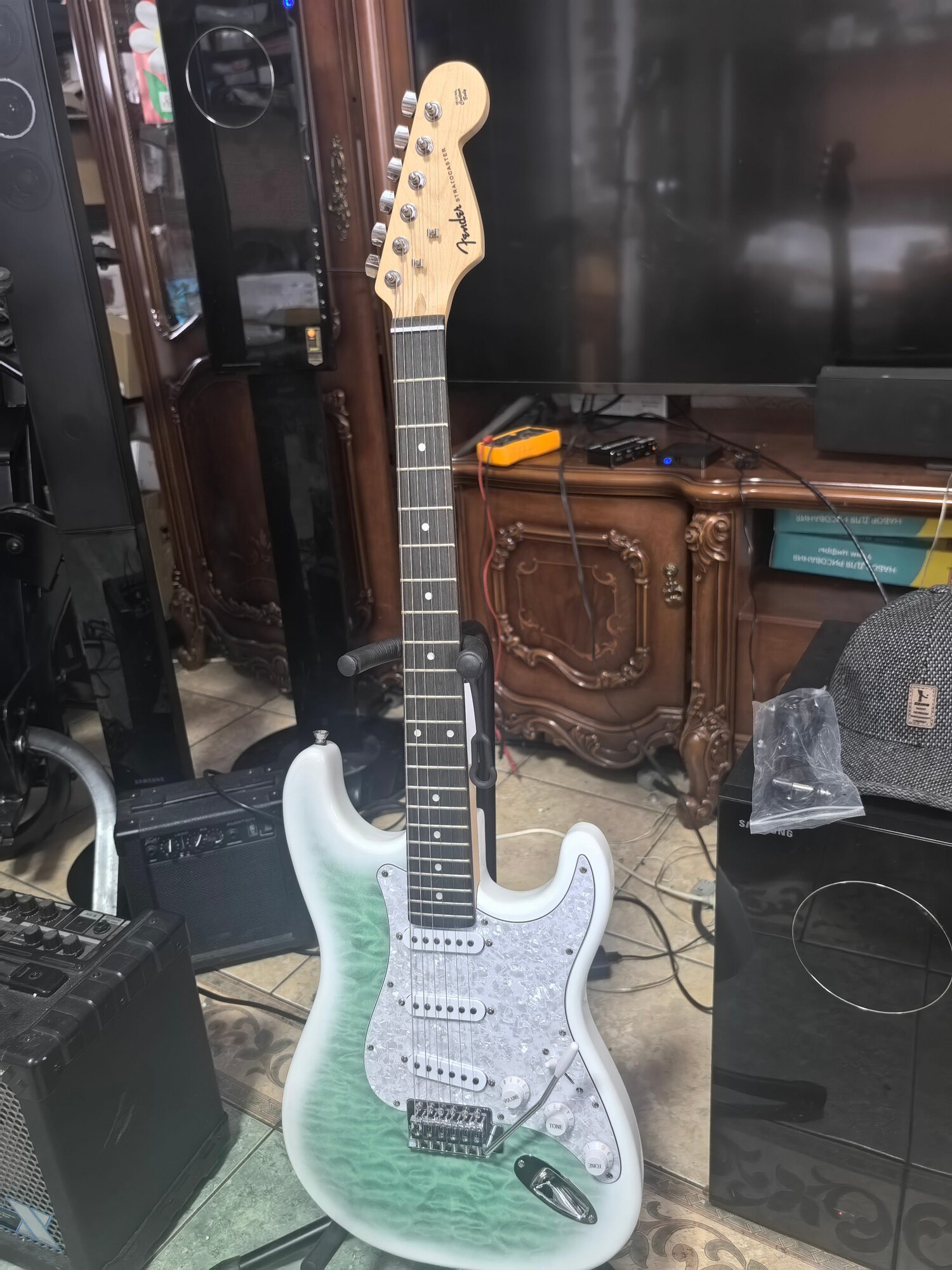 8в1 комплект Fende Stratocaster электрогитара. Профессиональная электрогитара+ комплект
