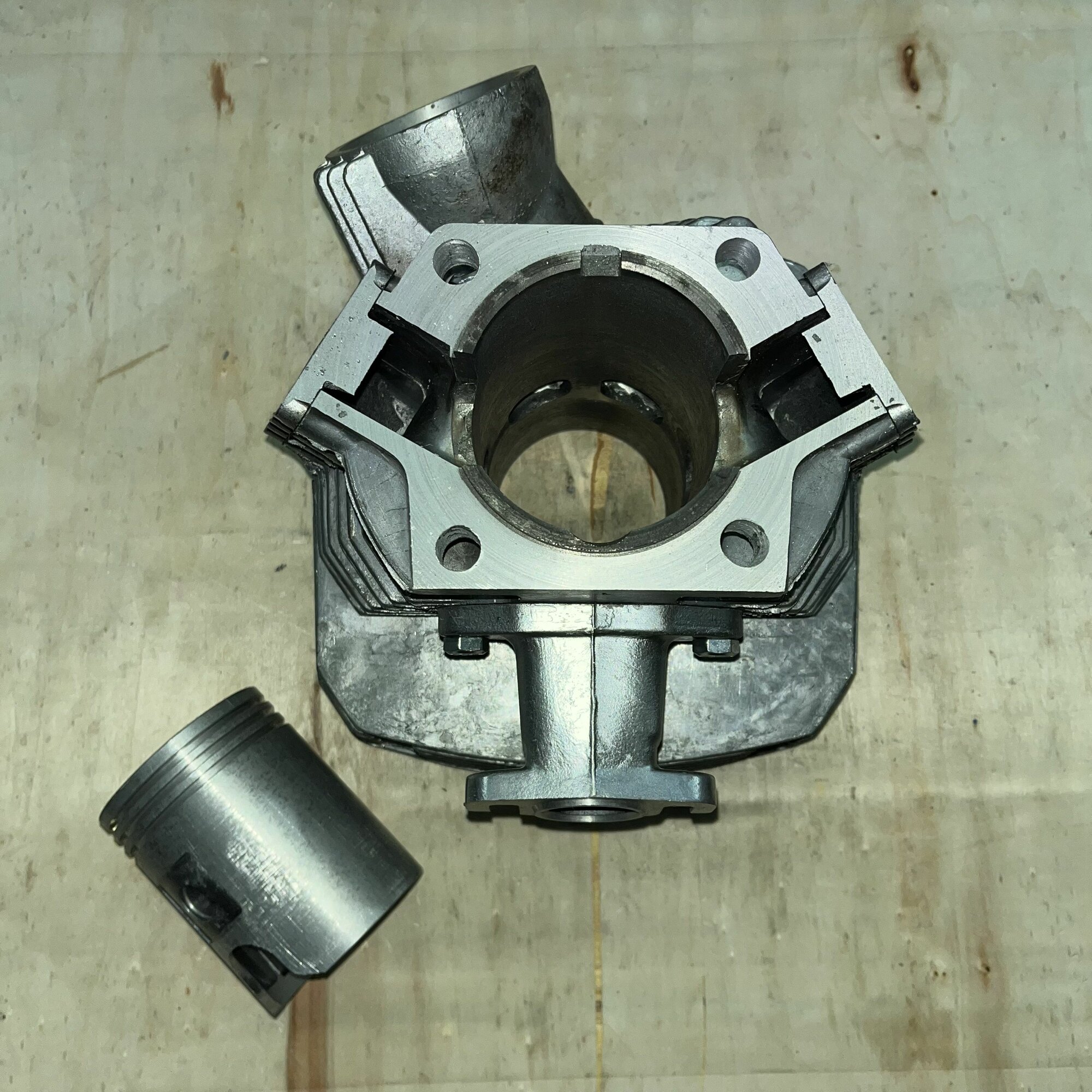 Цилиндр в сборе мотоцикла Иж Планета 5 (новая; без колец)