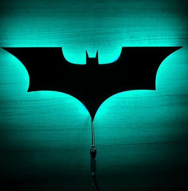 Светильник настенный светодиодный "Бэтмен" 40x7см с дистанционным управлением, декоративный ночник. Проводной
