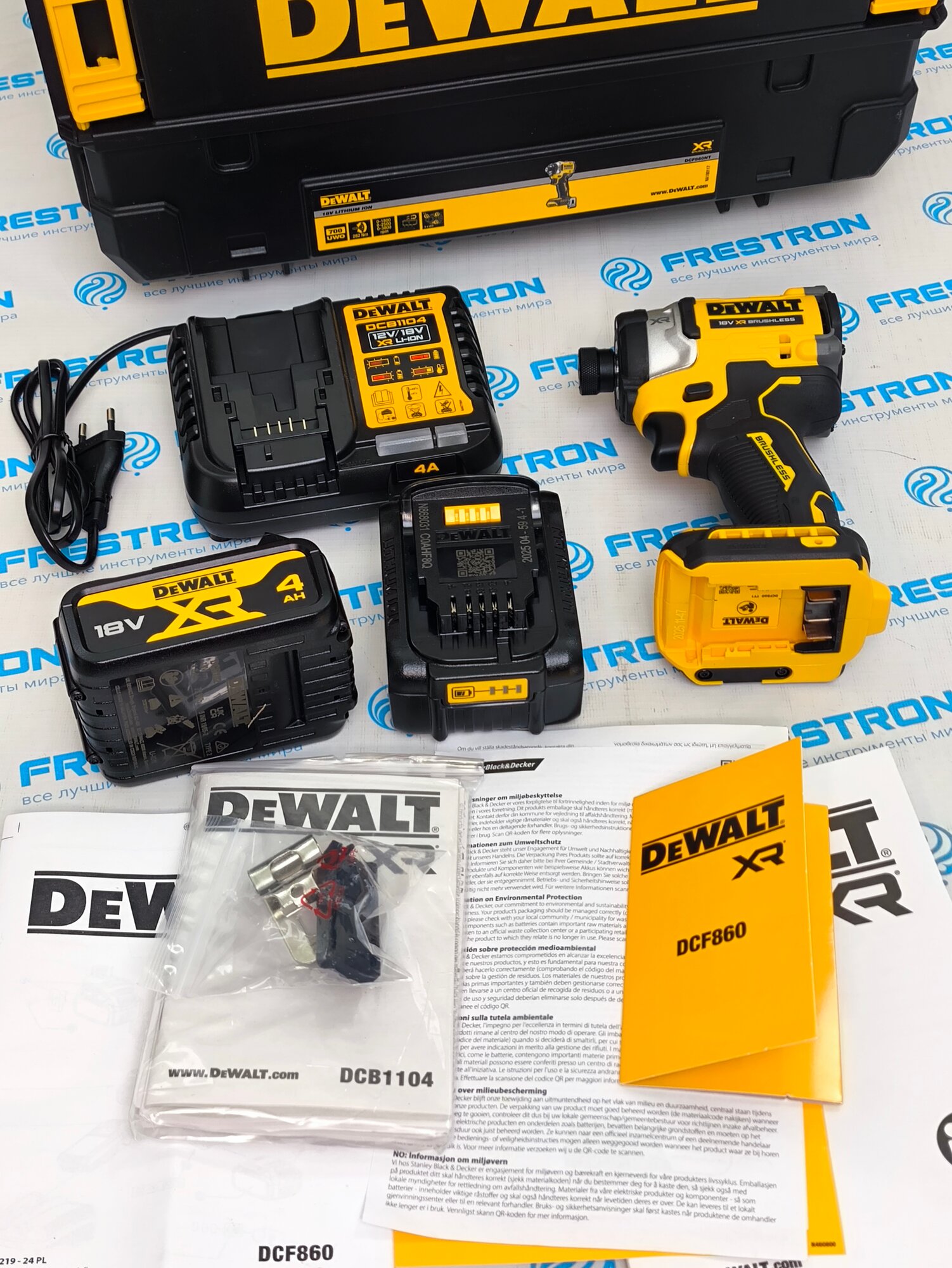 Винтоверт ударный DeWalt DCF860NT-XJ, 282 Н/м, 18В, XR, 2 АКБ, ЗУ, DCB1104M2-QW