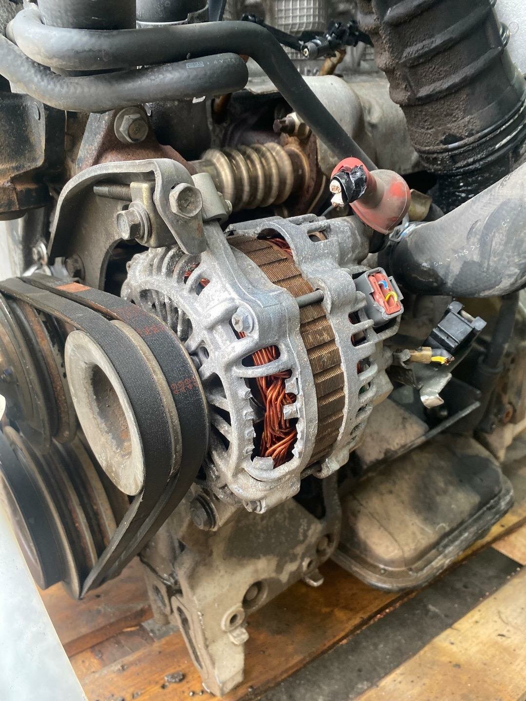 Генератор для Nissan Navara D22 2.5 OEM 23100VK010