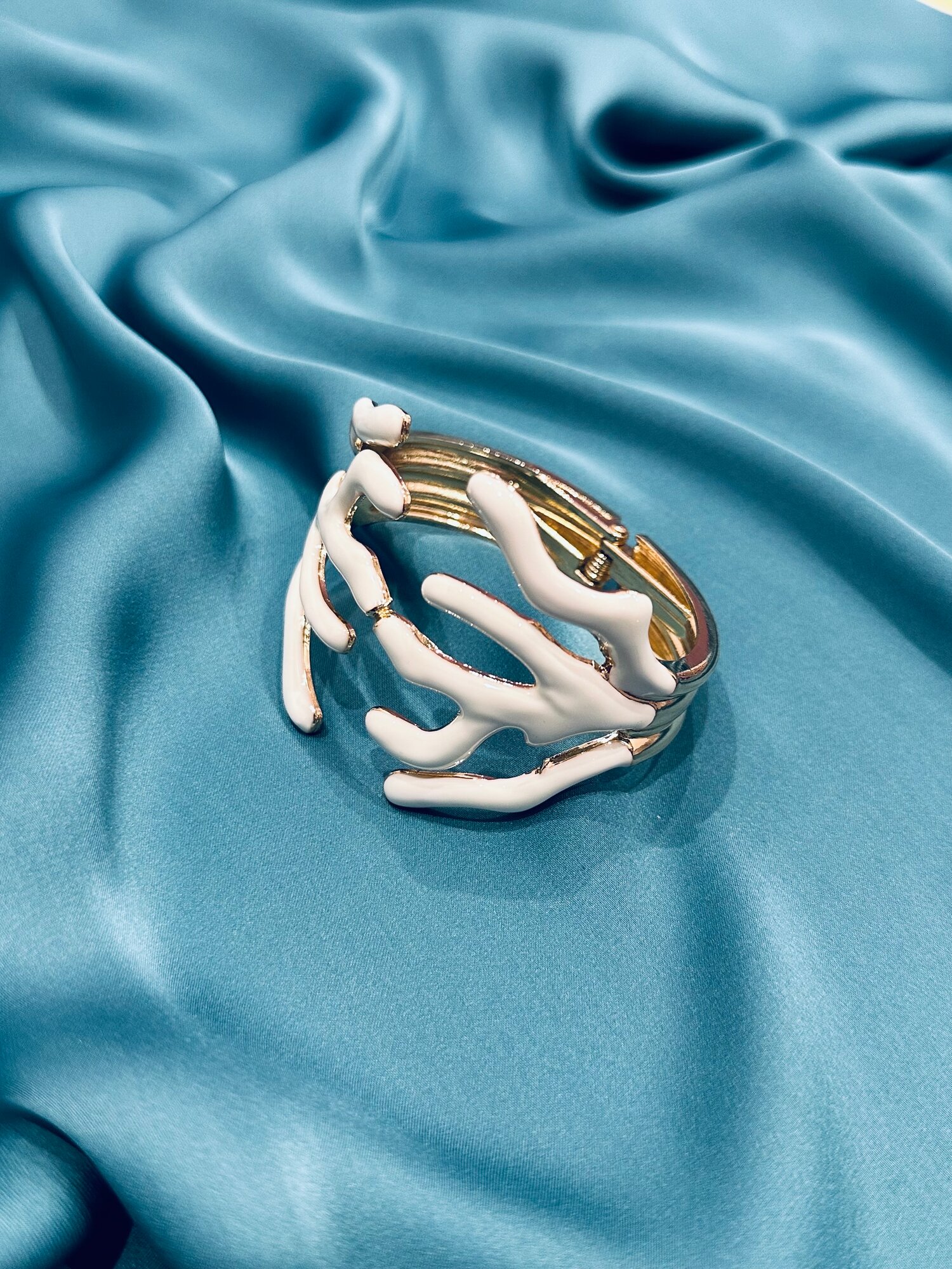 Жесткий браслет Jewellery by Marina Orlova, 1 шт., размер 17 см, размер one size, красный — фото 1