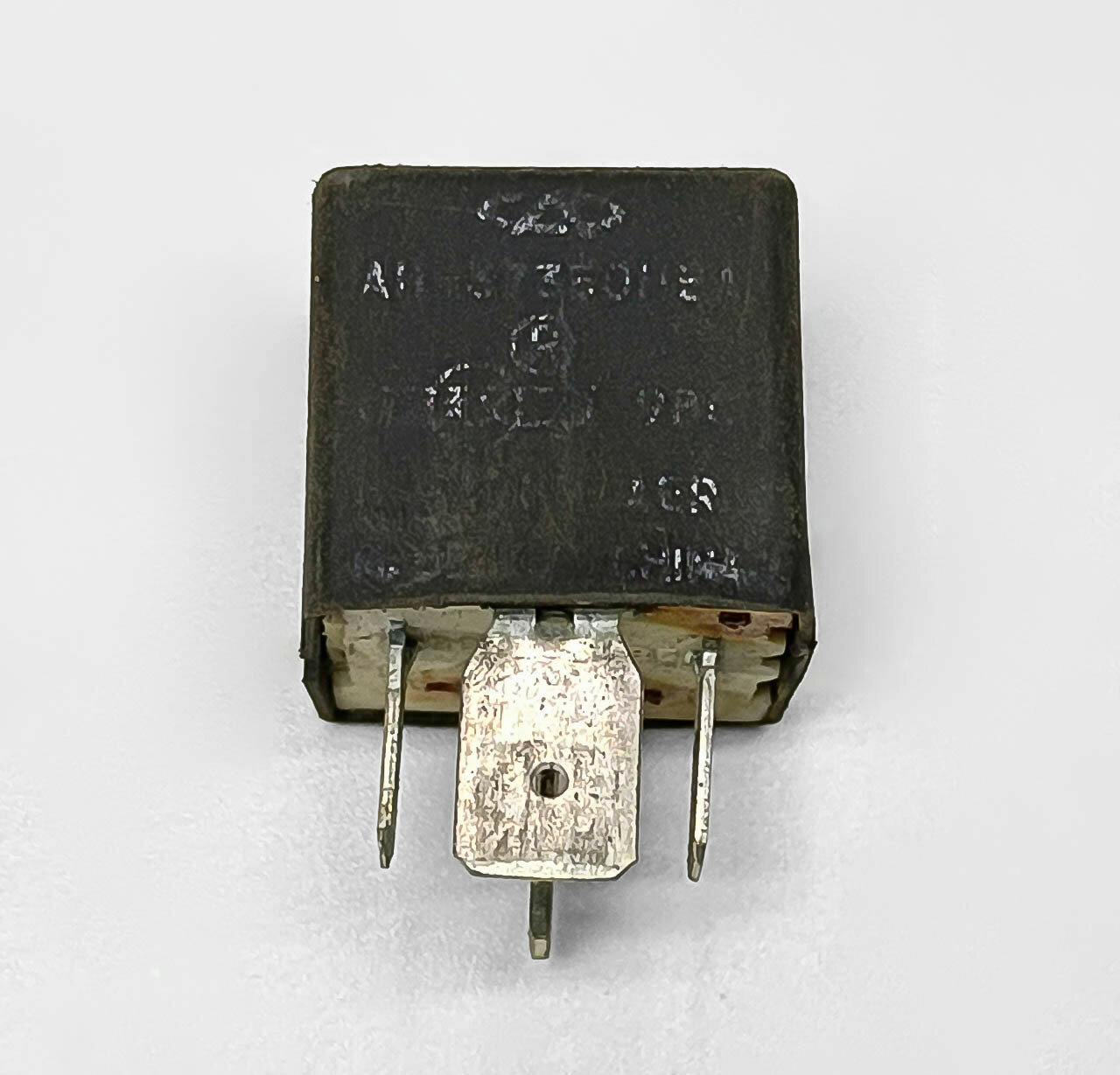 Реле 100 Chery Amulet `