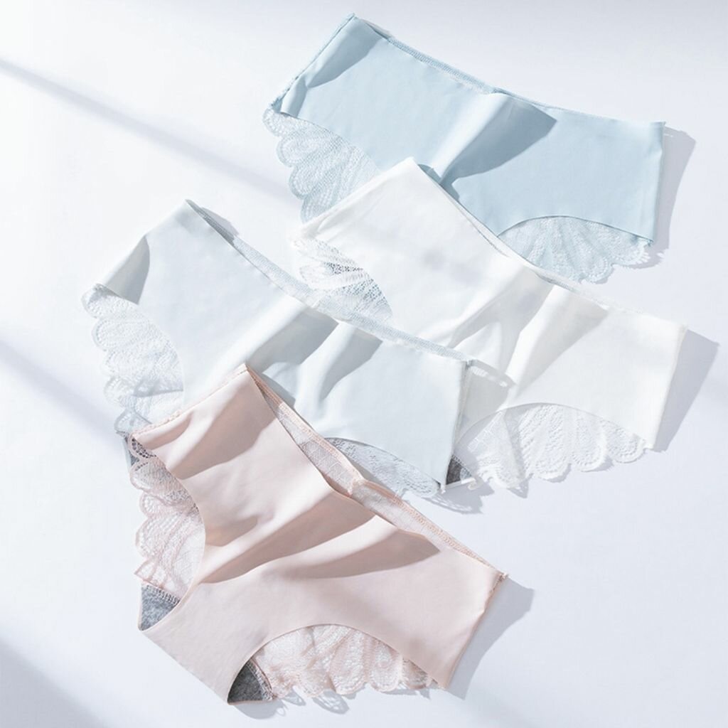 Дерзкие кружевные трусики бикини