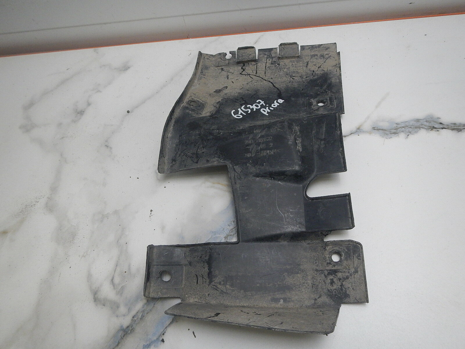 Б/У Пыльник (кузов наружные), ВАЗ (VAZ)-LADA PRIORA (приора) LADA PRIORA (Приора) Задиры. 615307 LADA арт. 21108403622