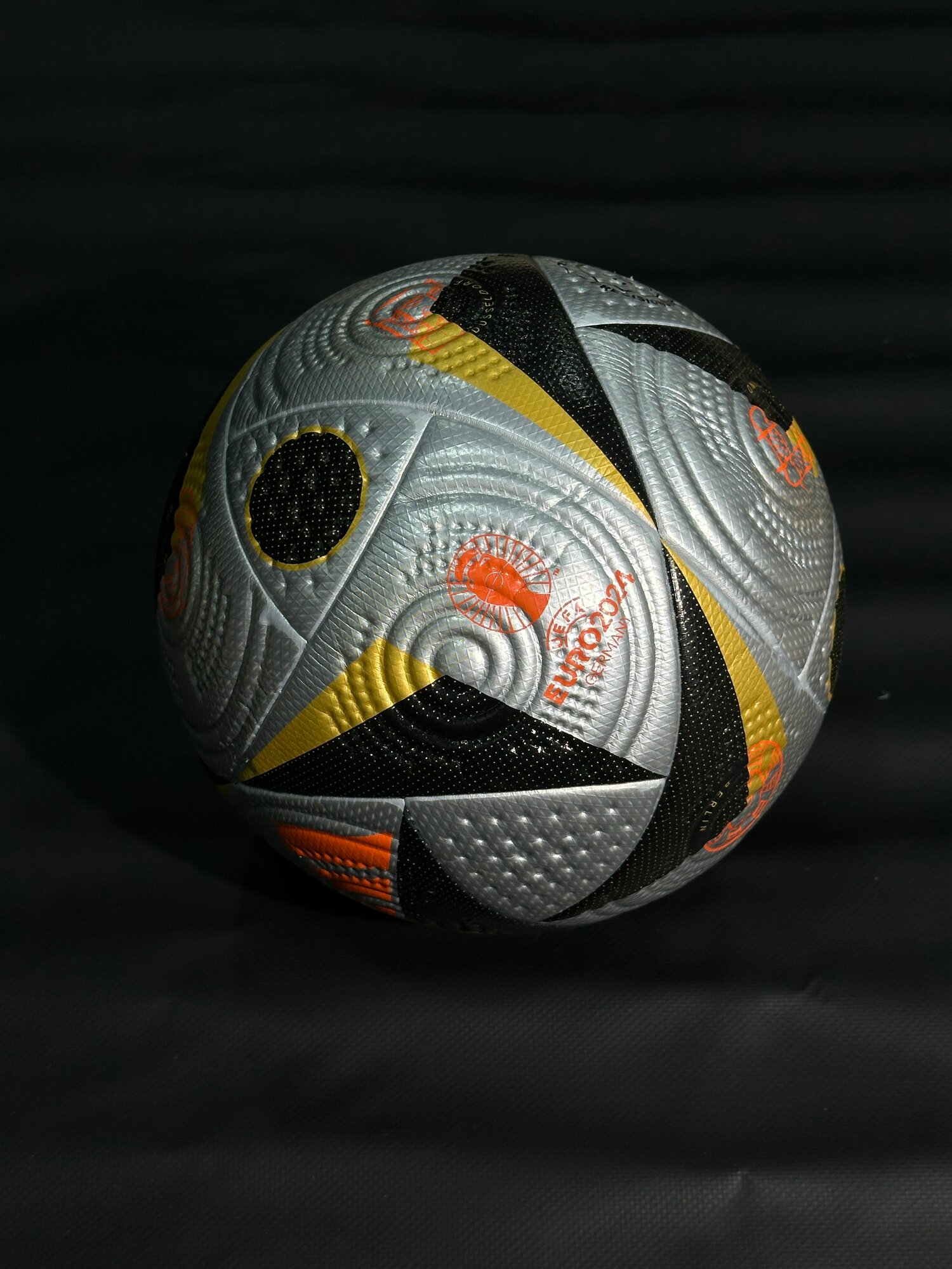 Adidas Euro 24 Fussballliebe Finale официальный мяч финала EURO-2024