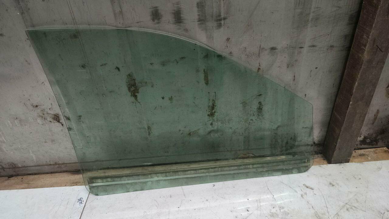 Стекло двери передней левой Dodge Caravan 4 2004