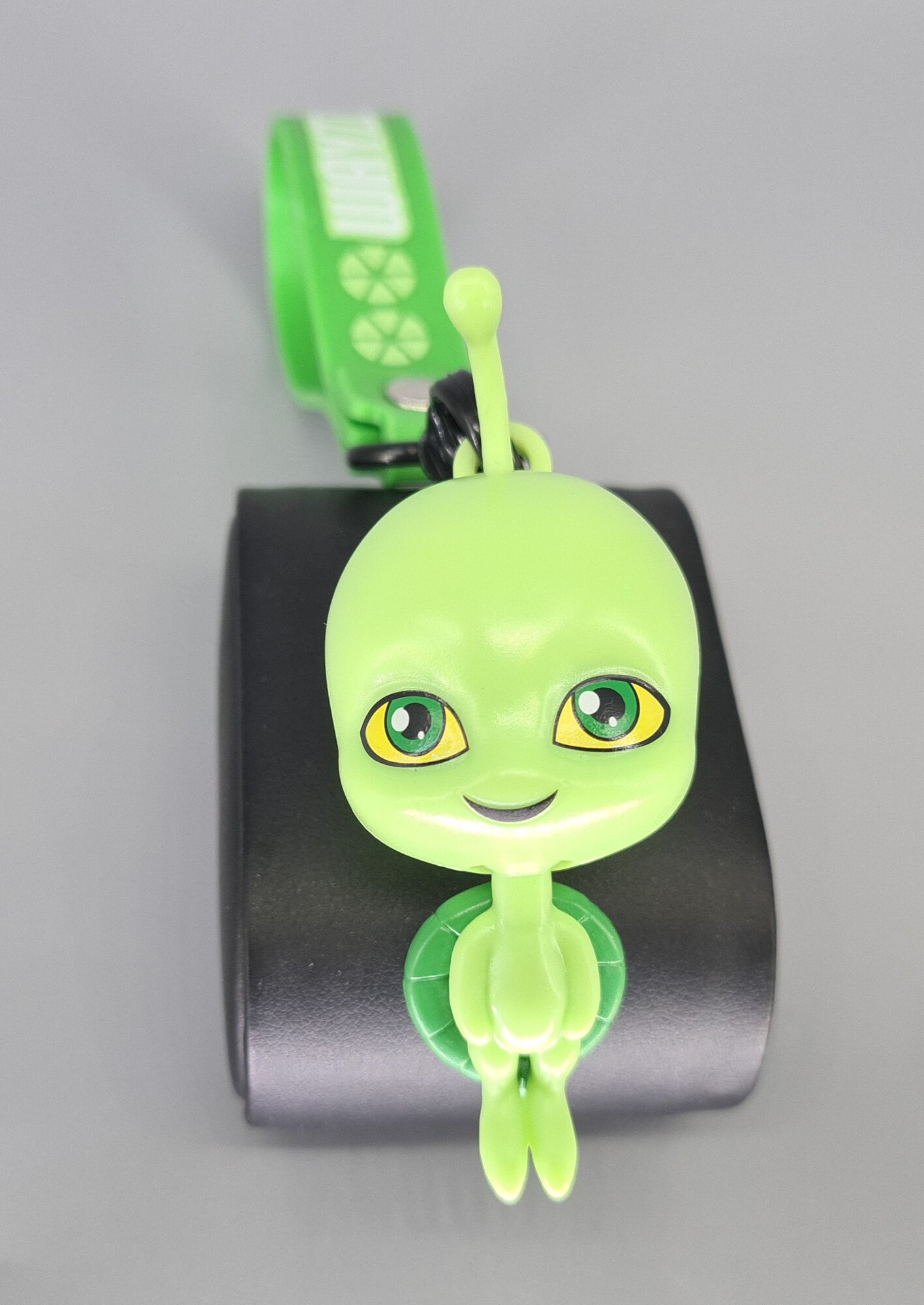 Фигурка - брелок квами Bэйзз wаyzz из коллекционной серии "Леди Баг и Супер Кот". Вкусно - и точка, 2025 г