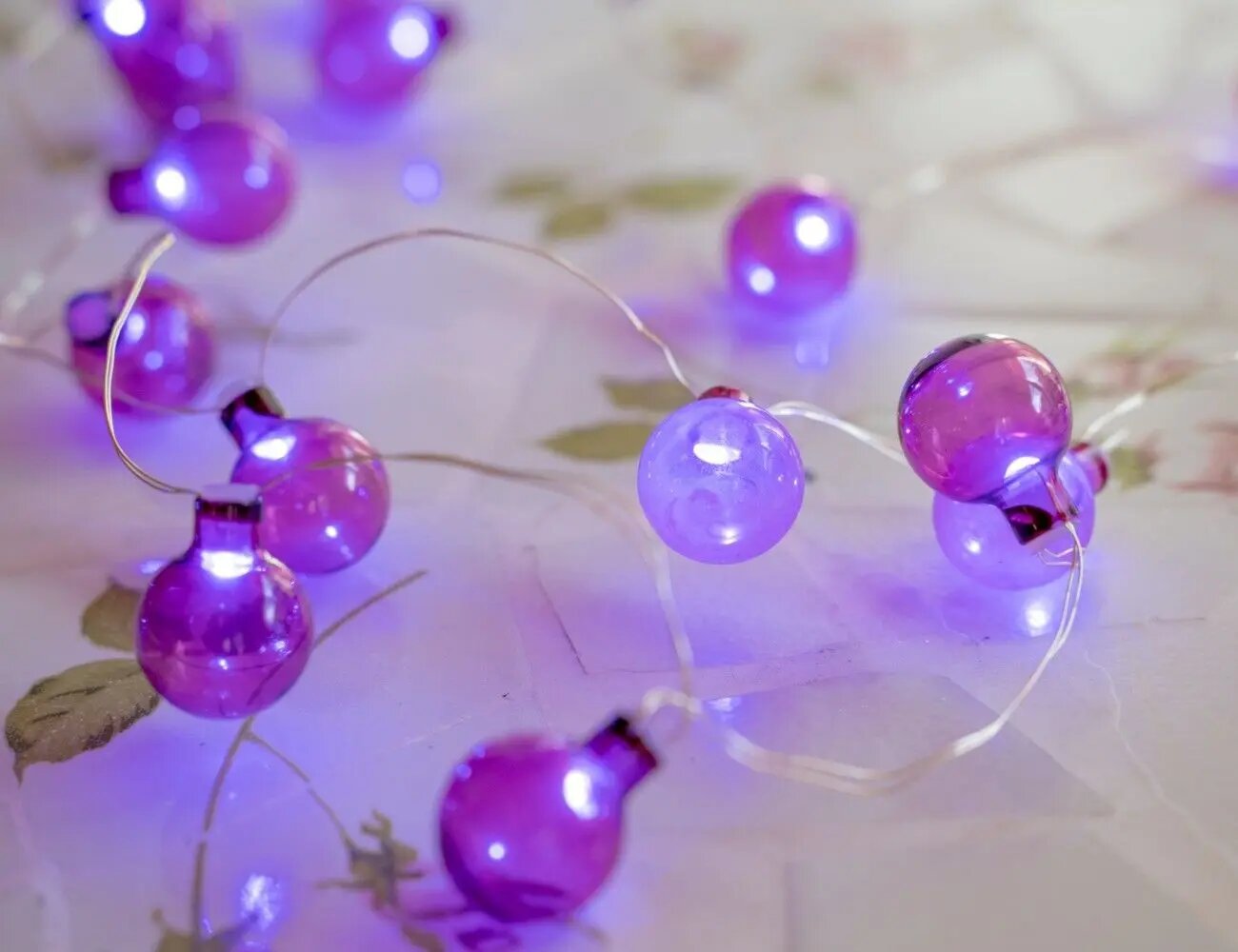 Светодиодная гирлянда радость В шариках, фиолетовая, 20 LED-огней, 1,9+0,5 м, таймер, батарейки, уличная, Edelman, Luca