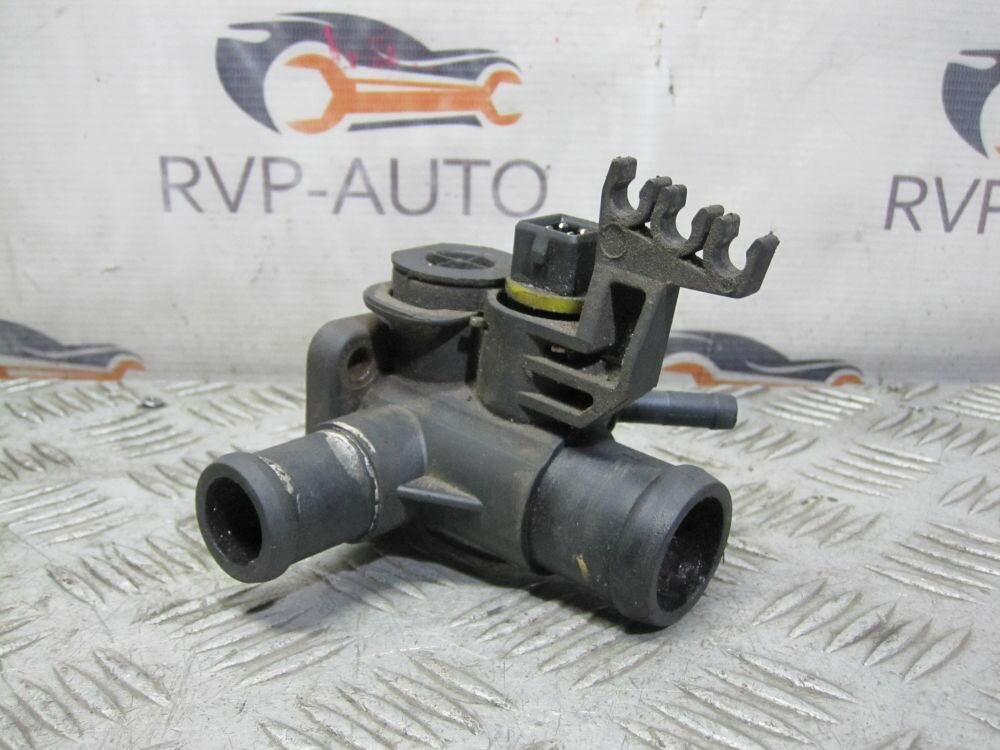 Фланец, тройник Volkswagen Passat B4 1.8 1993-1997 123123