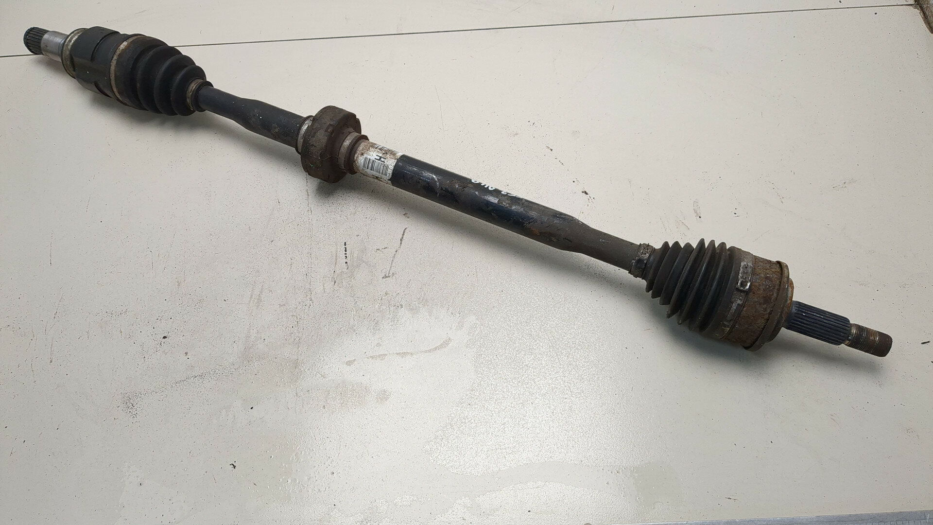 Полуось (вал, шрус) правая передняя Toyota Auris E18 Б/У