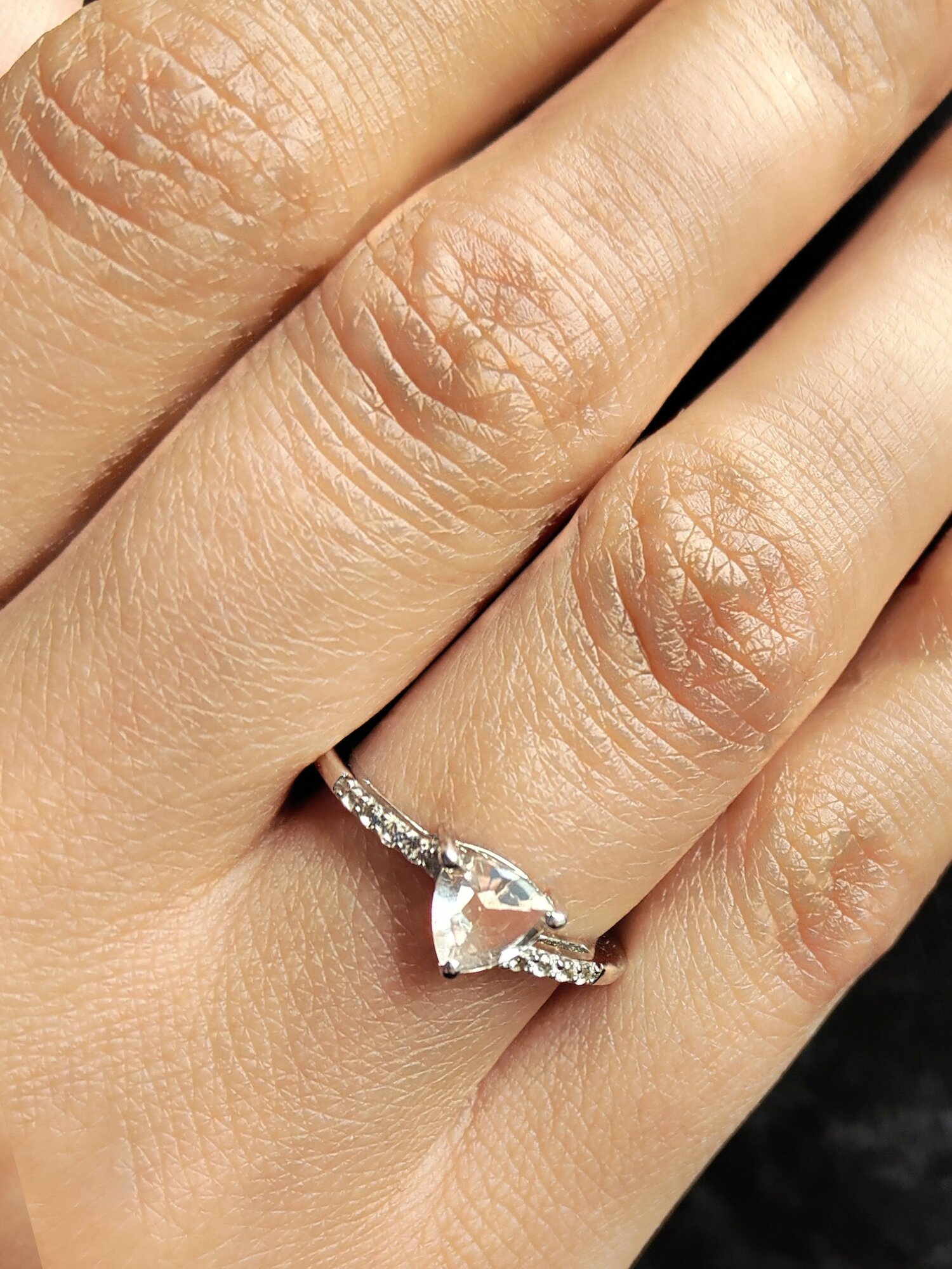 Кольцо помолвочное, тонкое, серебро, 925 проба, родирование, топаз, морганит