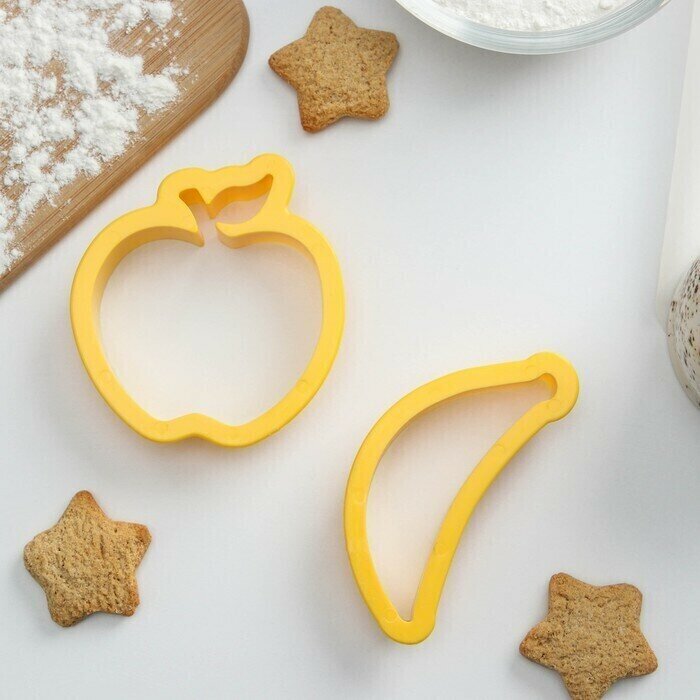 !09Набор форм для печенья «Фрукты», 2 шт, яблоко 7,5×7×2, банан 8,5×2×2 см, цвет жёлтый