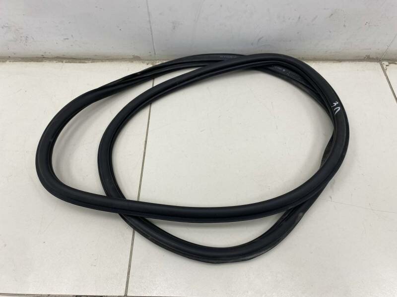 Уплотнитель проема двери задней левой Skoda Rapid 2012-2020 кат.номер: 5JA867367D 5JA867367E5AP